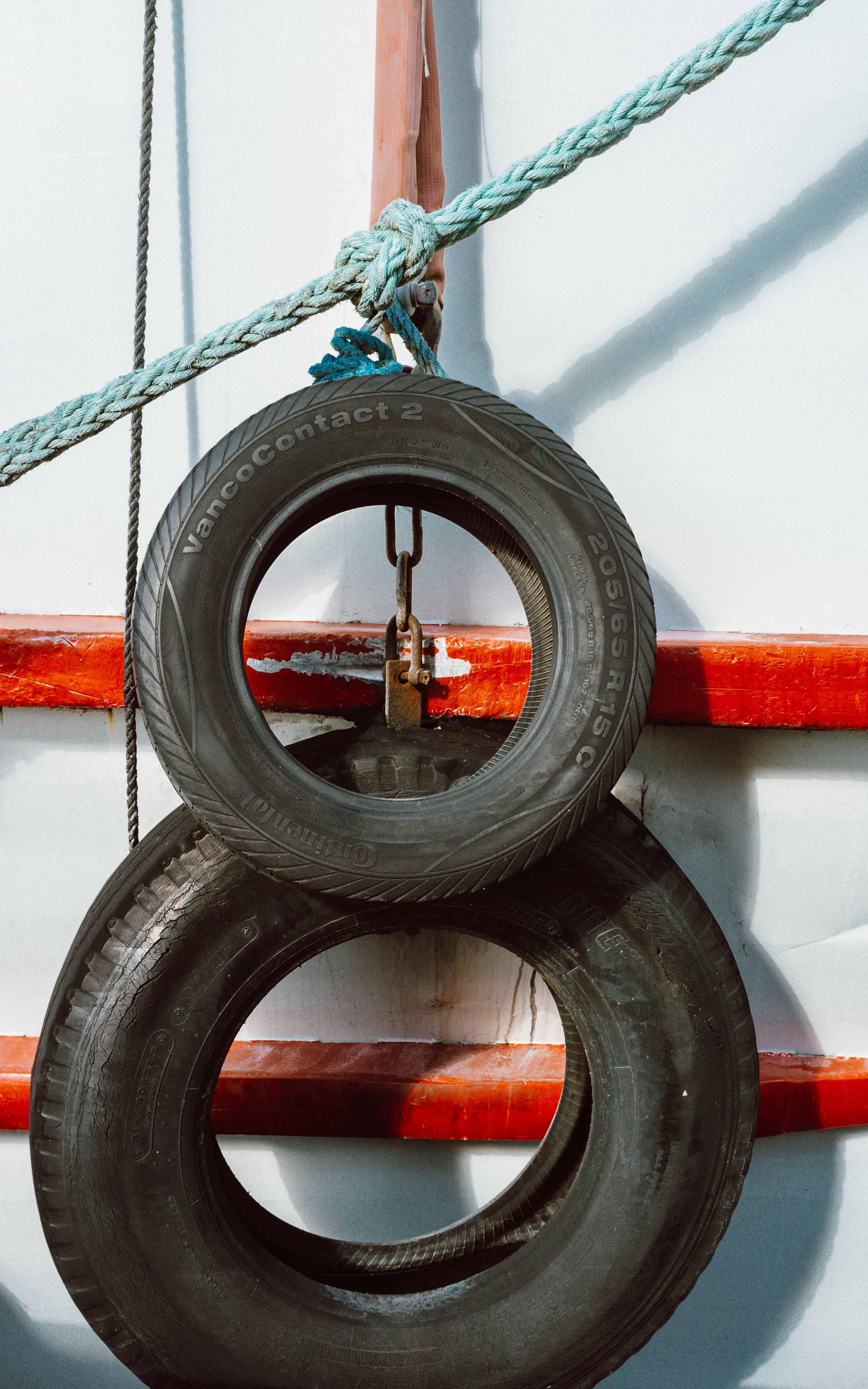 Tire Orbits on a Vessel: A Quiet Maritime Composition