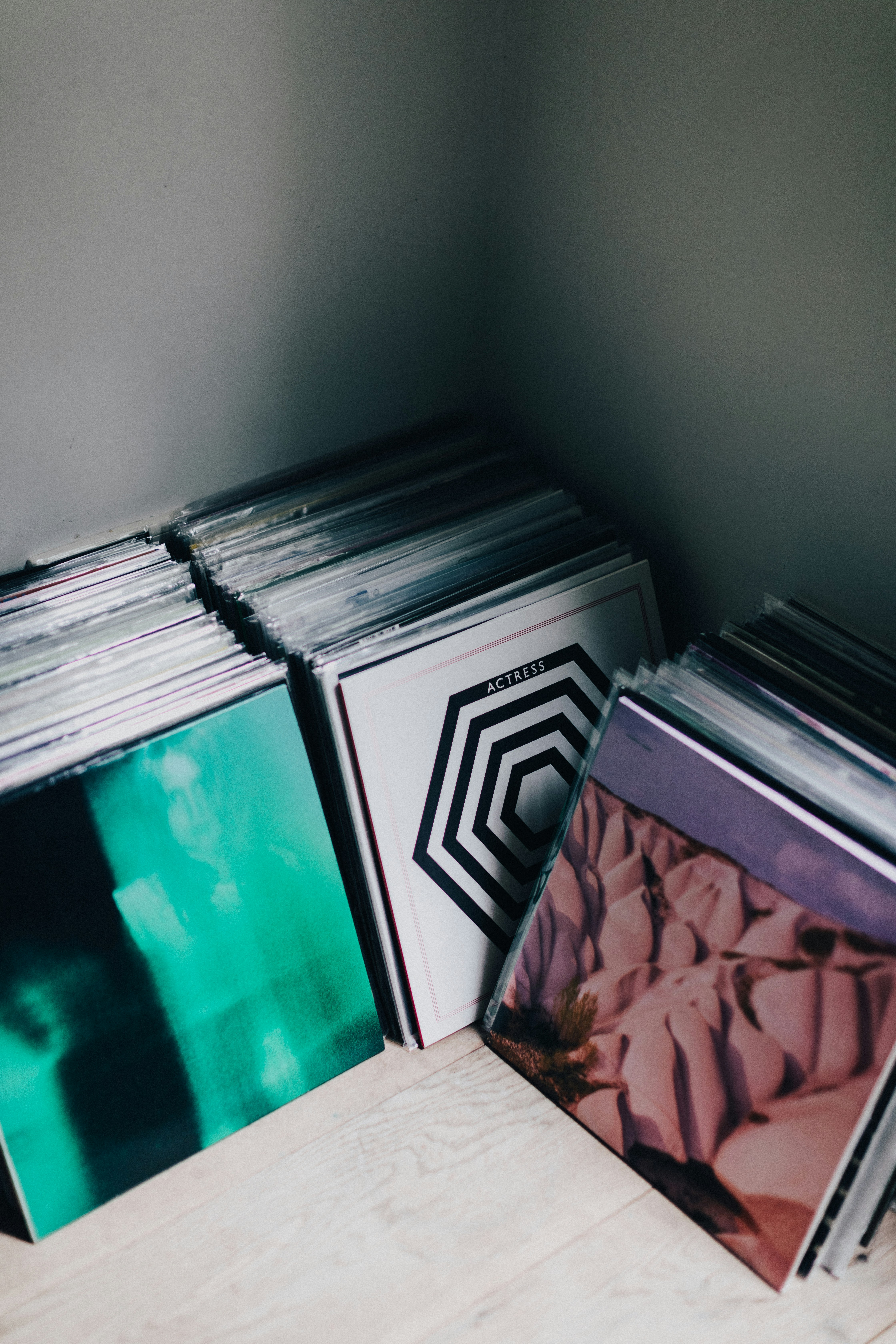 Black and white plastic drawers photo – Free Netherlands Image on Unsplash