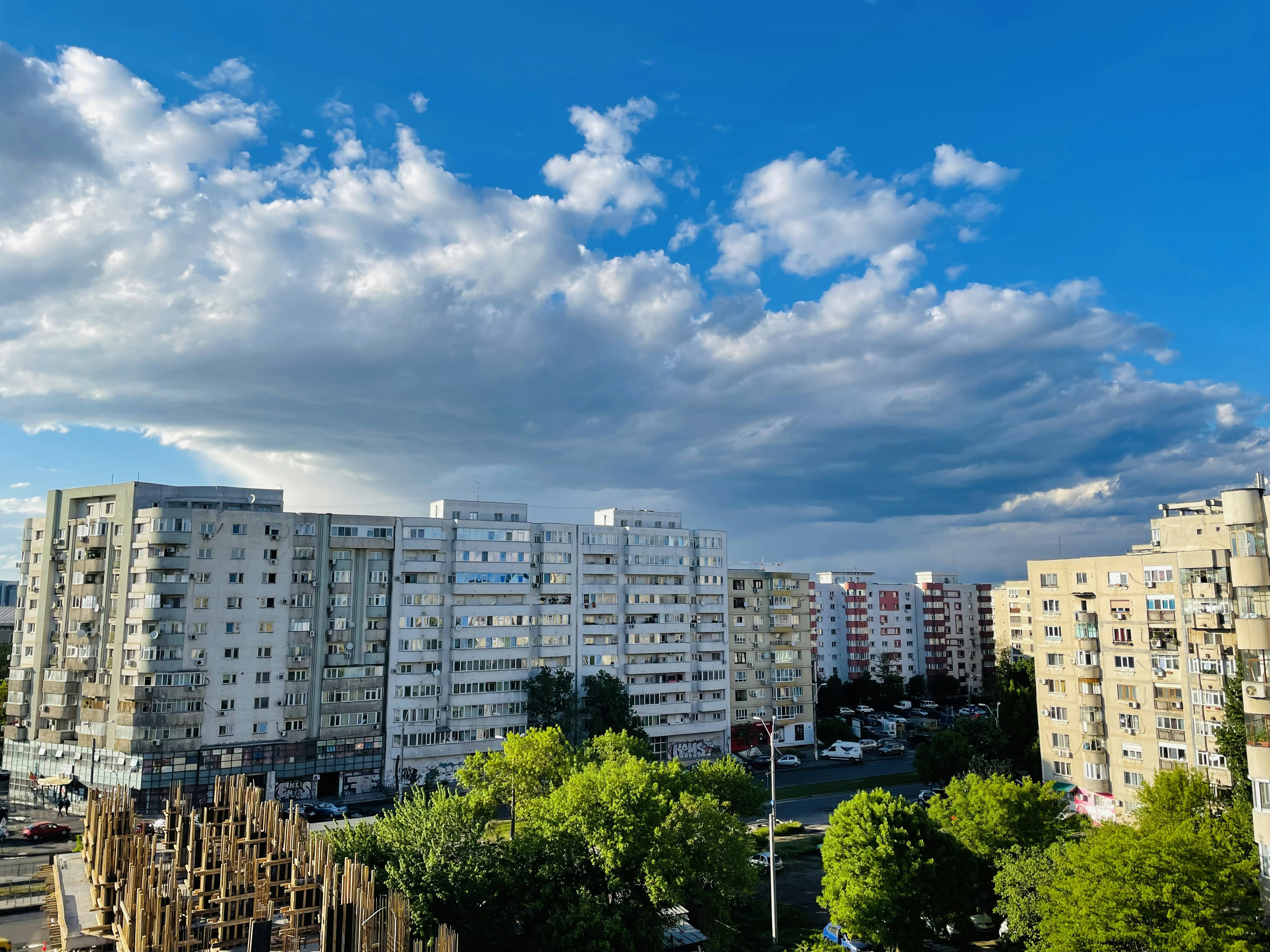 A view of a bunch of tall buildings photo – Free Building Image on Unsplash