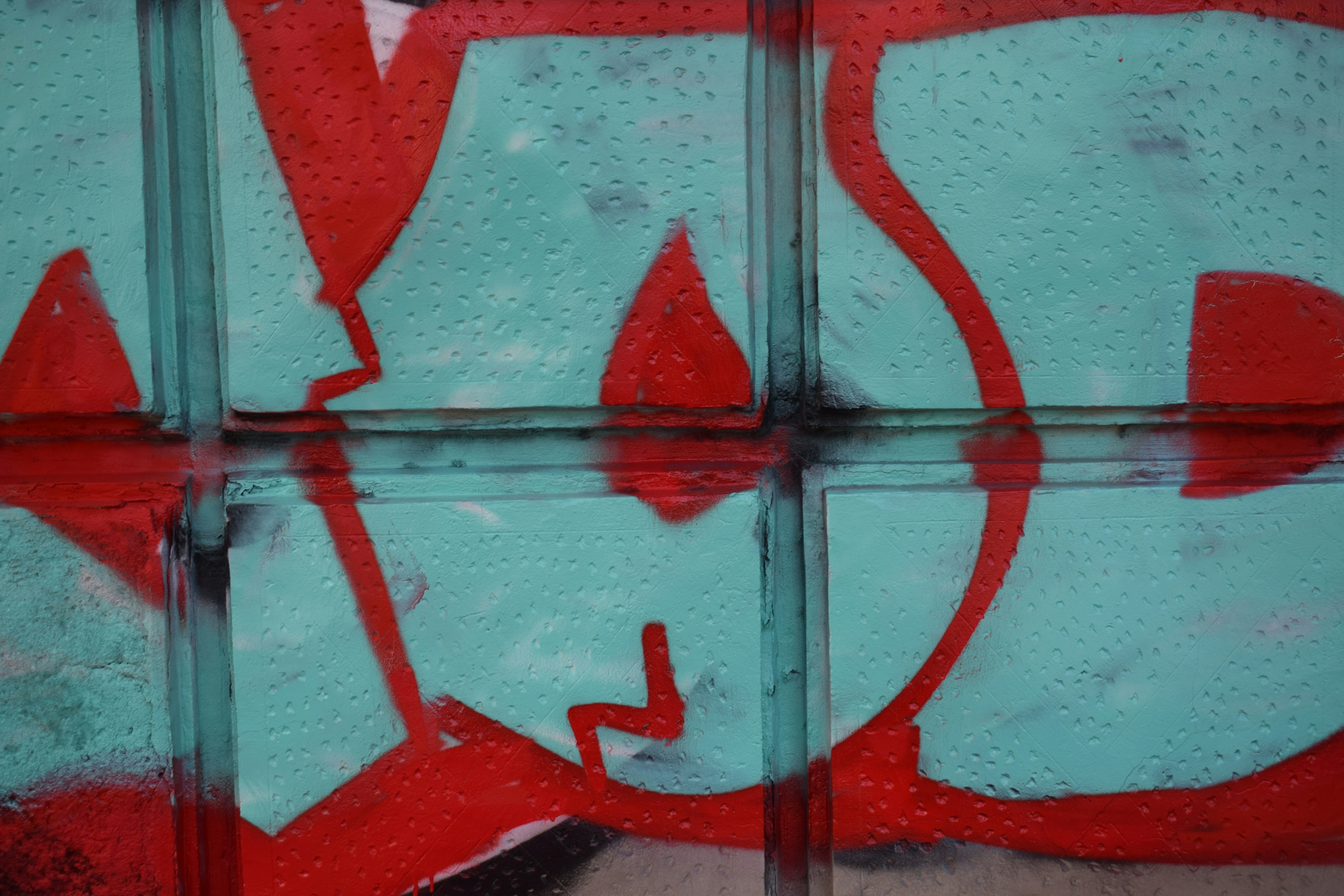 Red Traces Across Glass: A Fragmented Graffiti Mosaic
