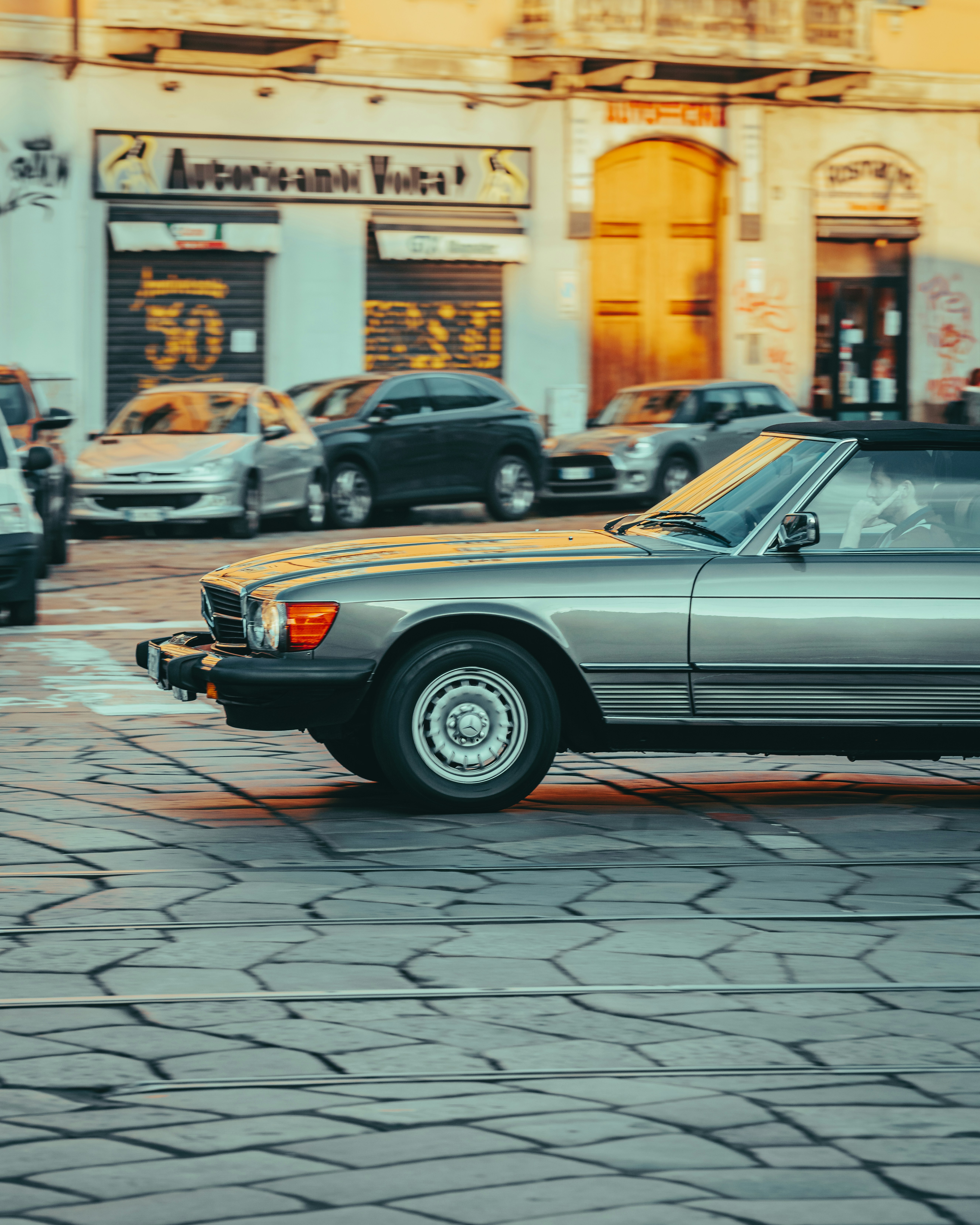 Foto zum Thema Ein Auto am Straßenrand geparkt – Kostenloses Bild zu ...