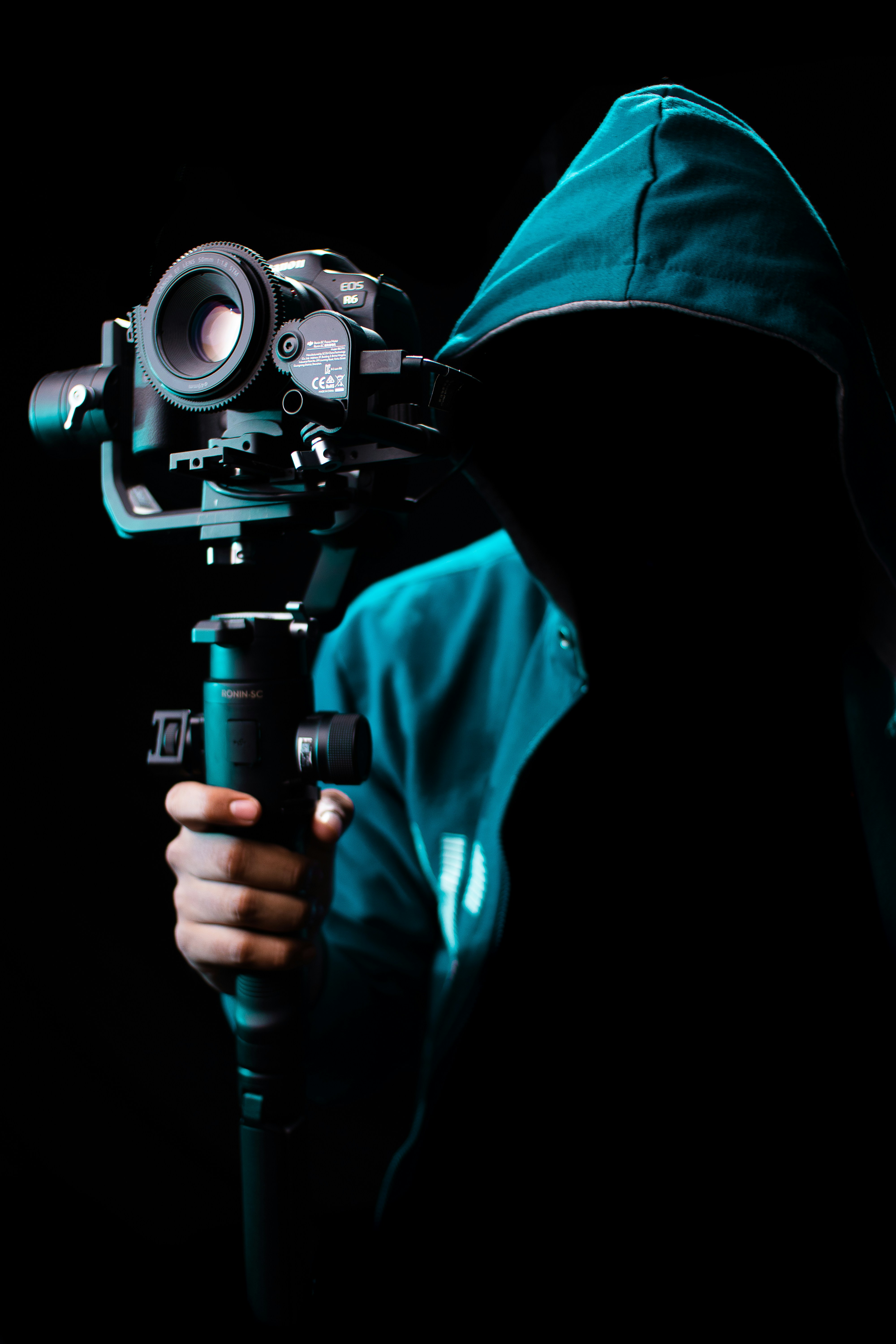 Person holding black dslr camera photo – Free Canon r6 Image on Unsplash