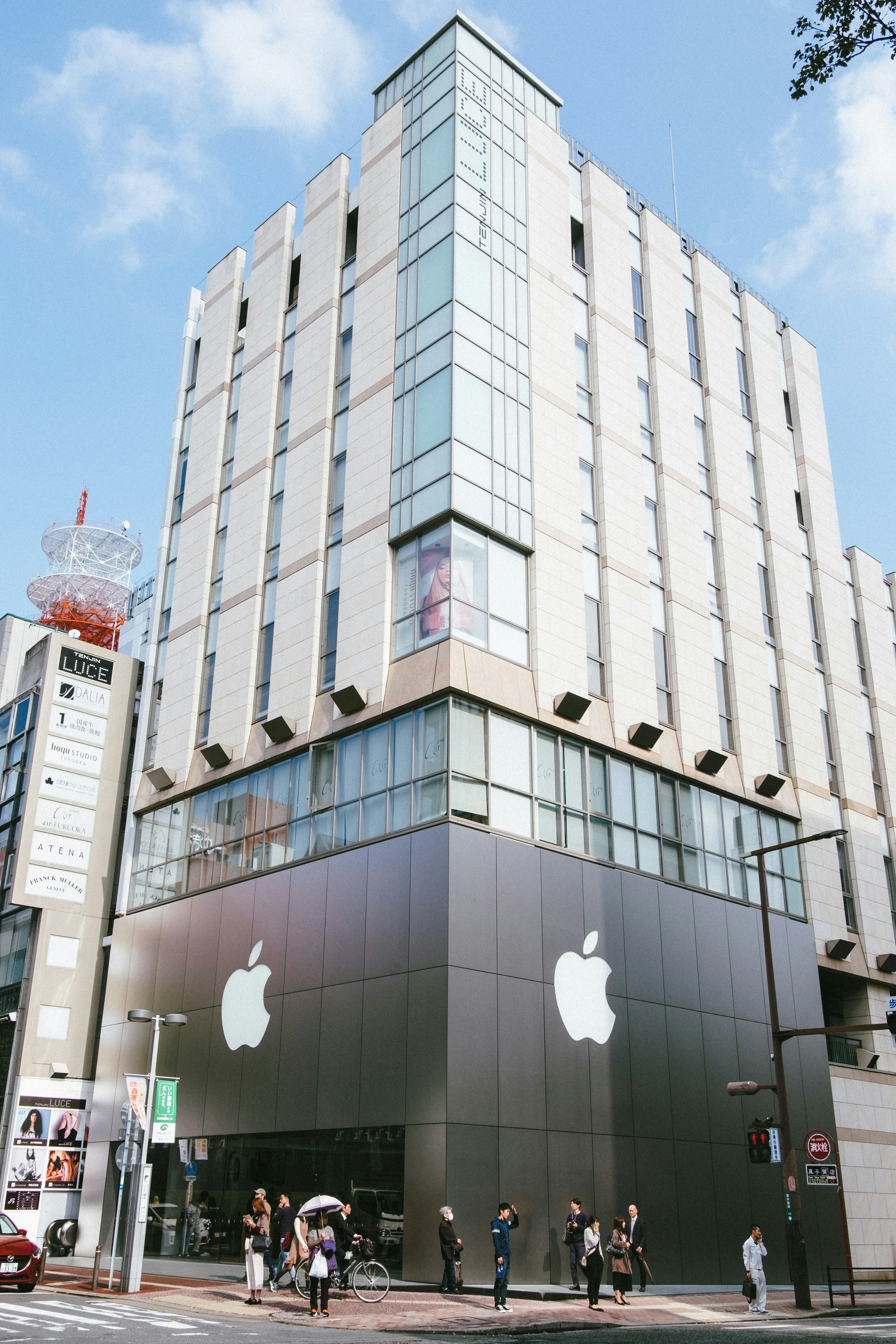 Apple Fukuoka Tenjin, Japan 