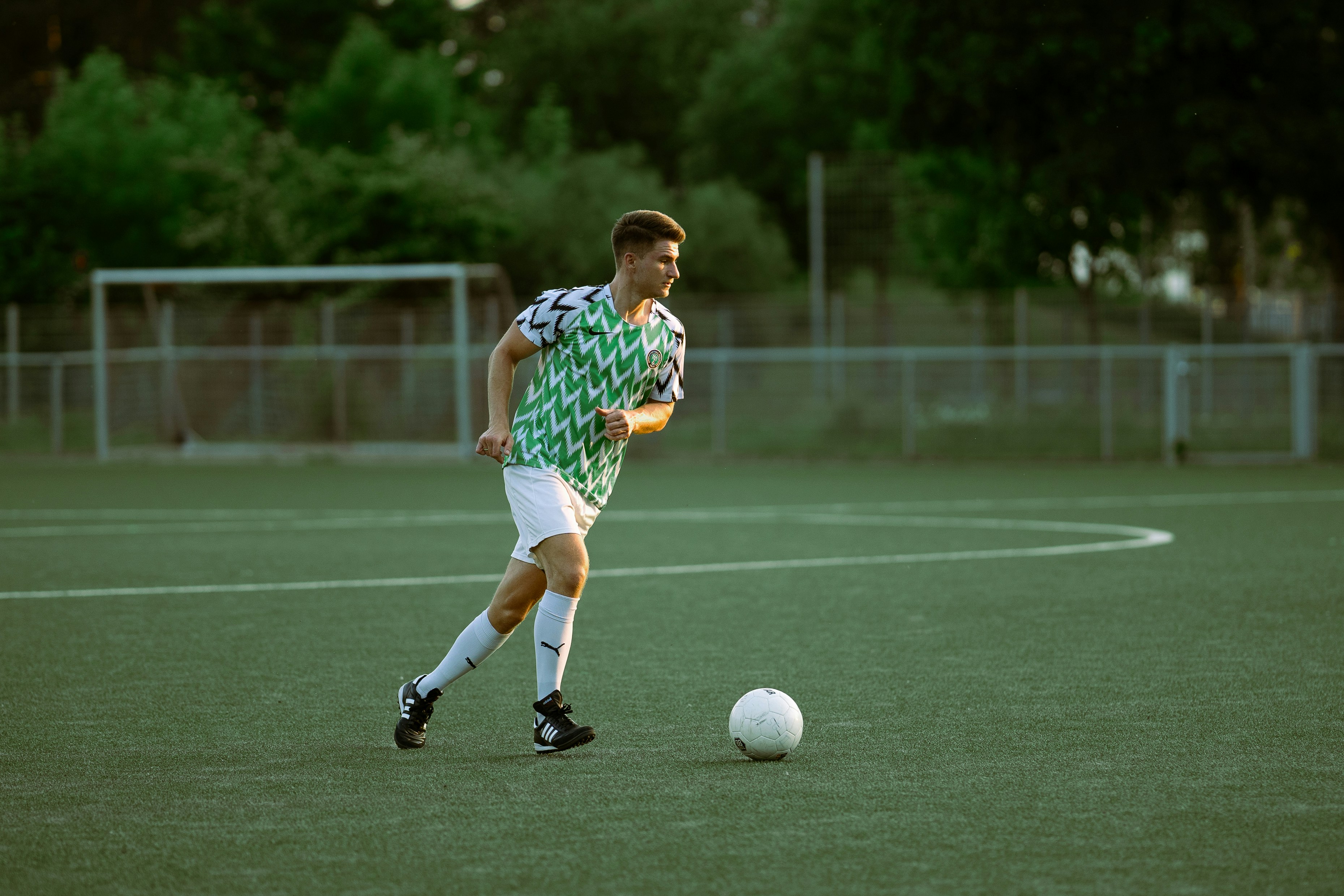 1000+ Soccer Player Pictures | Download Free Images on Unsplash