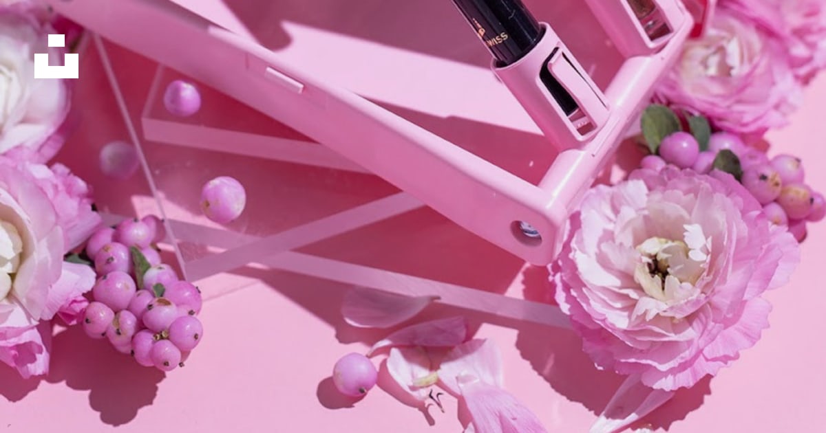 Pink And White Makeup Brush Set Photo Free Flowers Image On Unsplash
