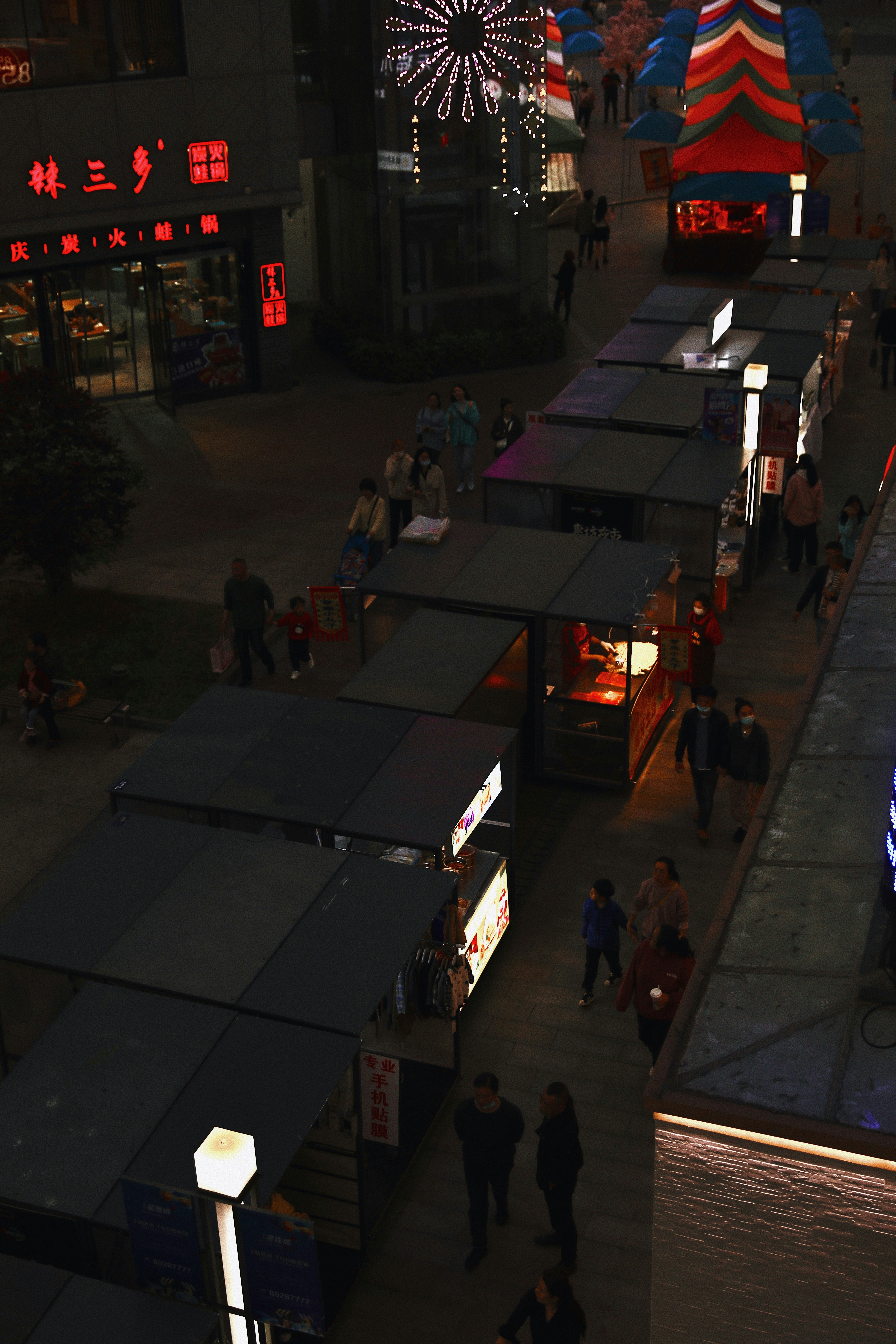 Evening Market Stalls Under Neon Lanterns