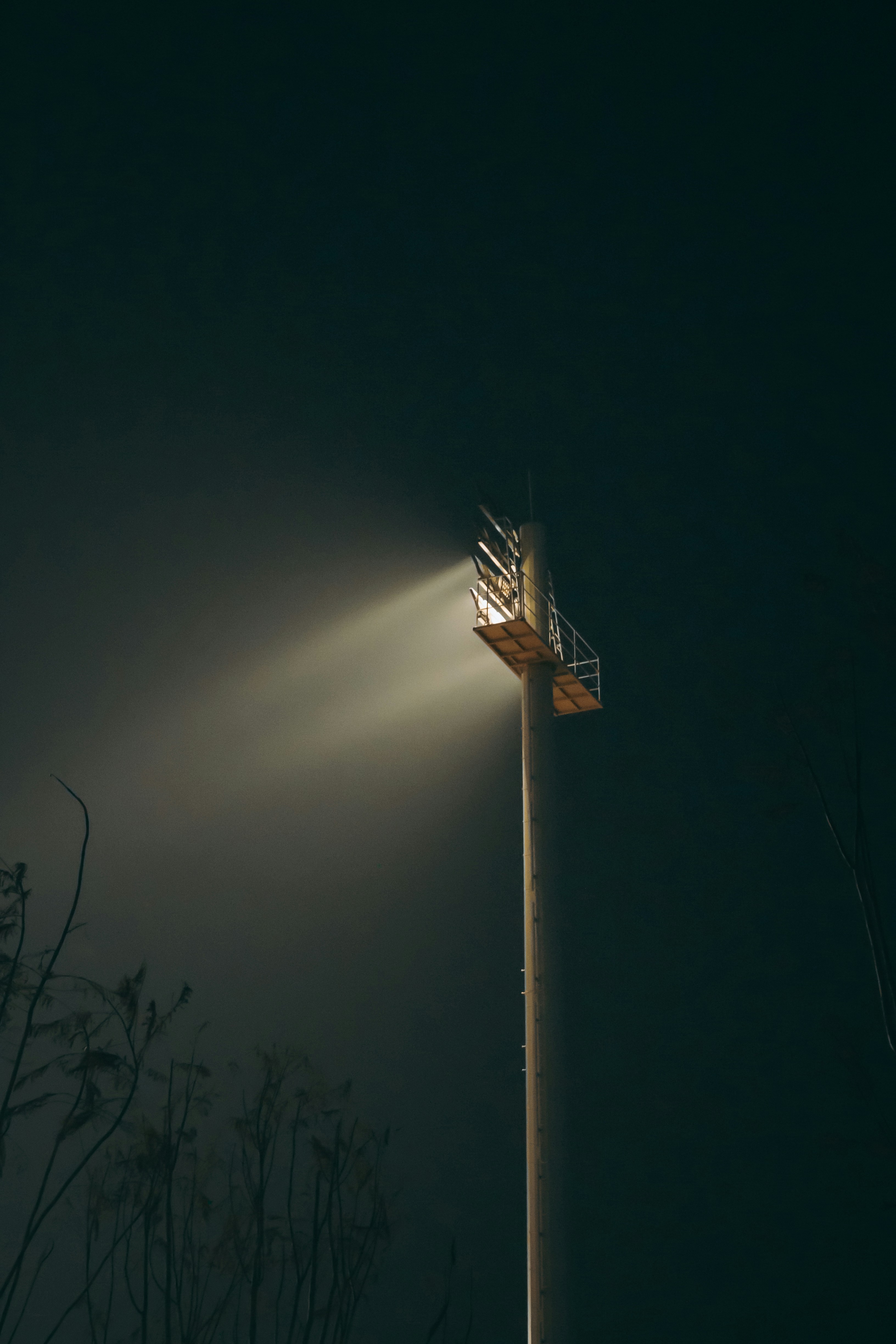 White and black light post photo – Free Outdoor Image on Unsplash