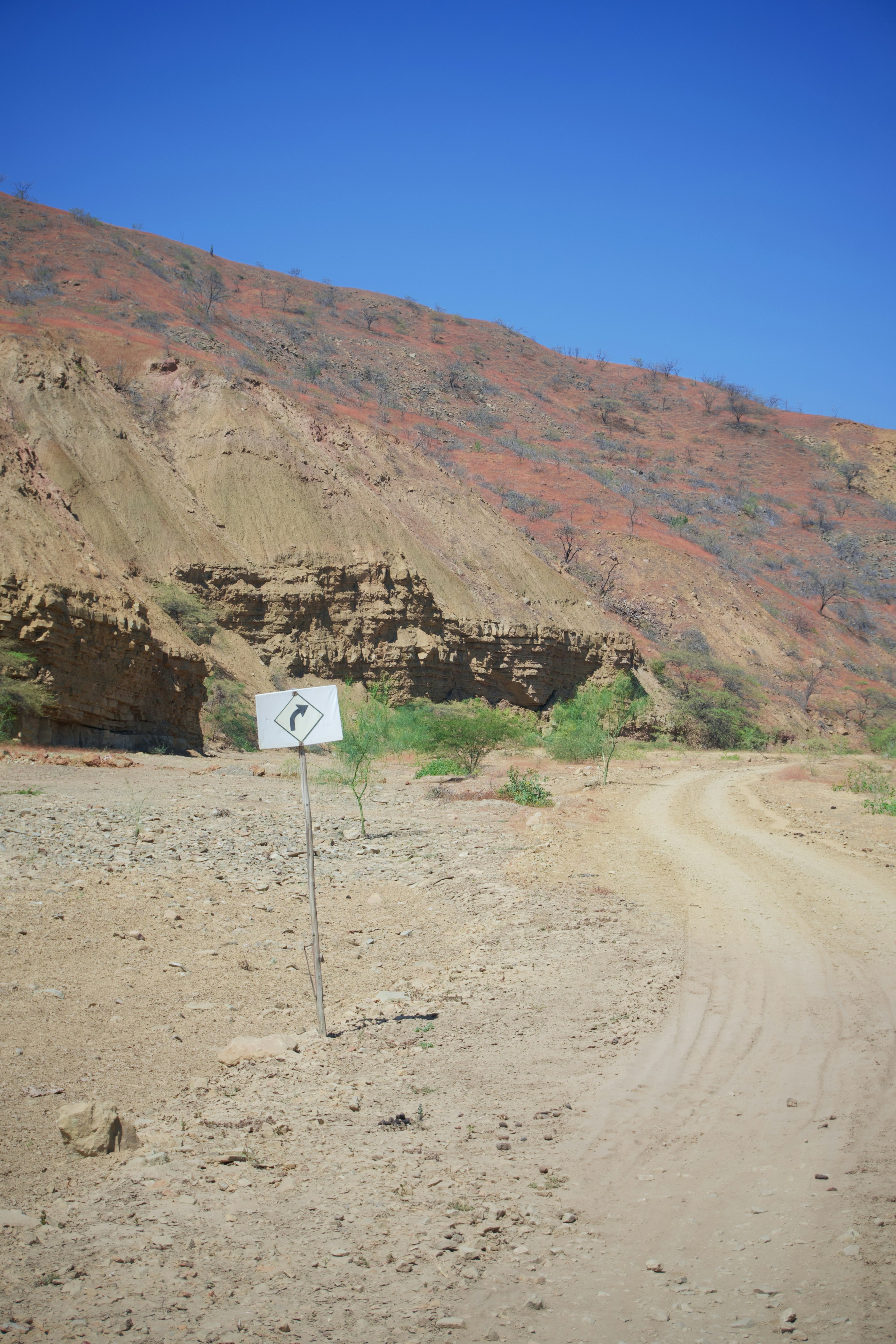 Turn sign in an empty rustic path