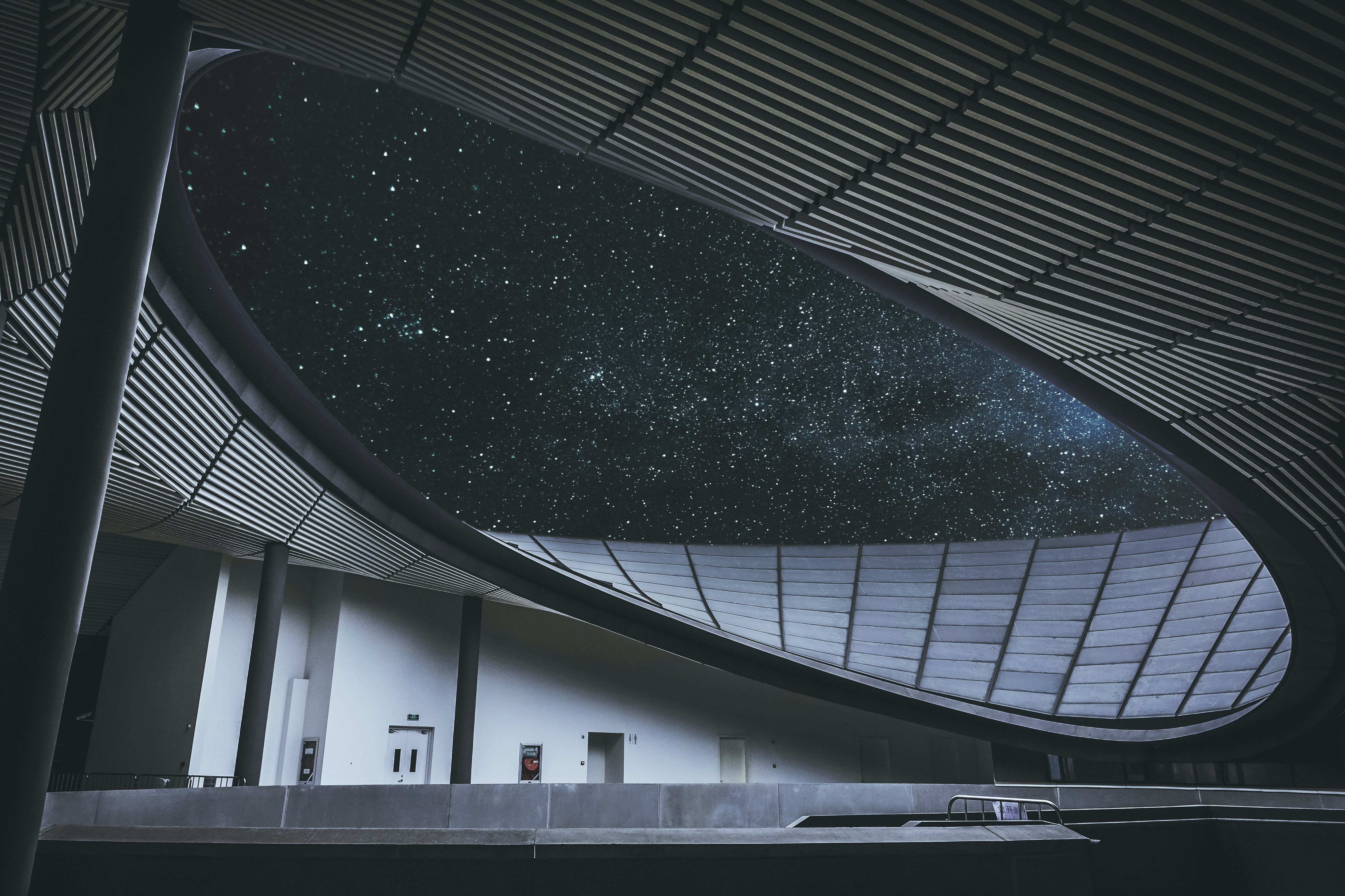 Celestial Opening: Starry Sky Framed by a Circular Atrium