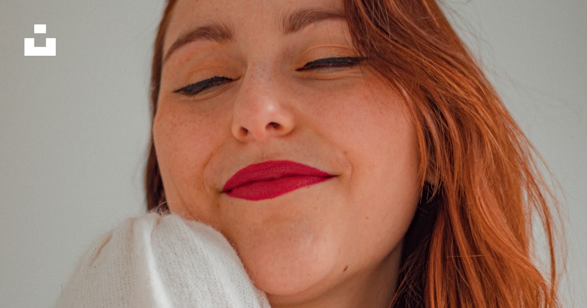 Mujer en túnica blanca tomando selfie foto – Imagen de Mujer gratuita ... Mujer en túnica blanca tomando selfie foto – Imagen de Mujer gratuita ...