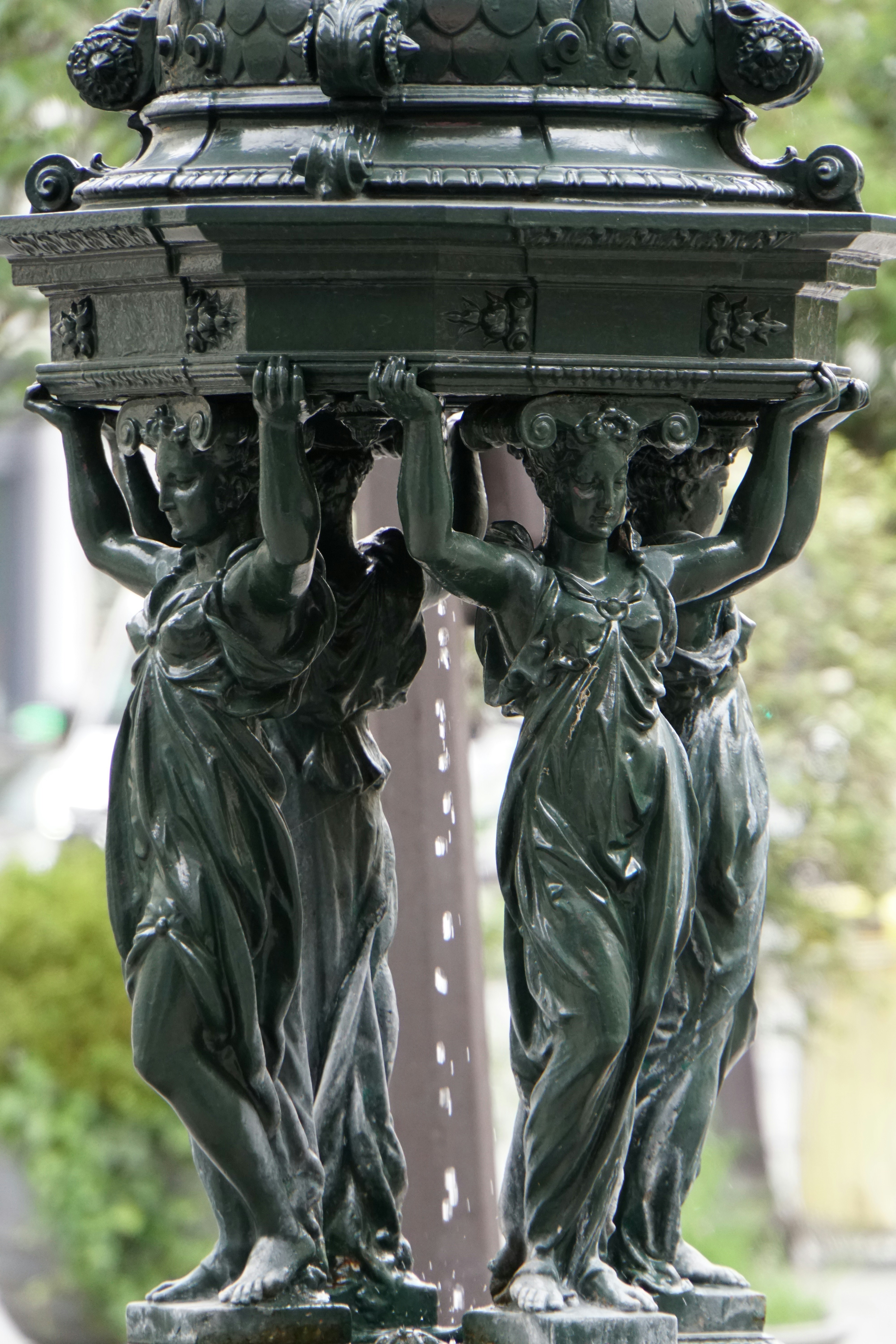 man and woman statue during daytime