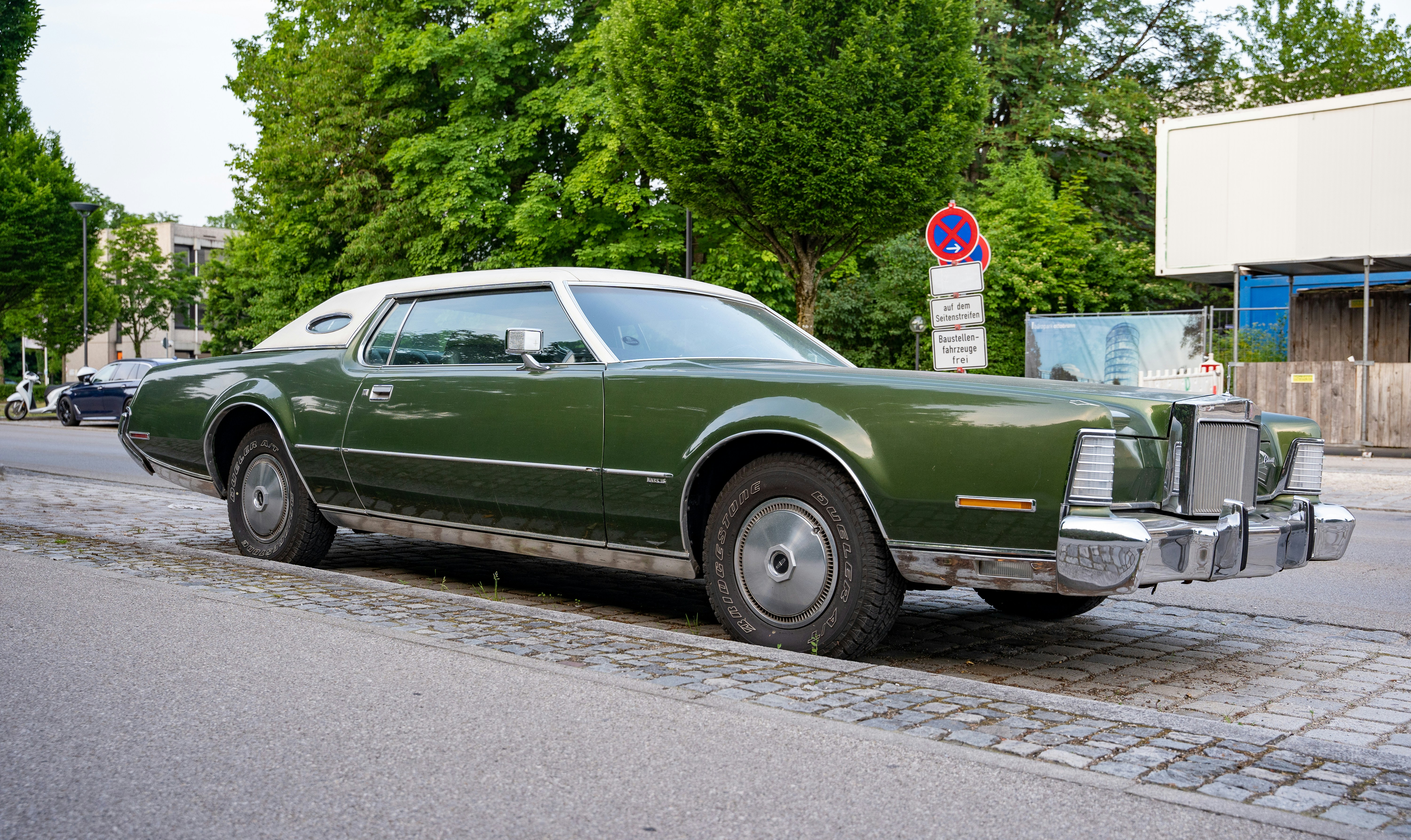 Big Car Pictures | Download Free Images on Unsplash
