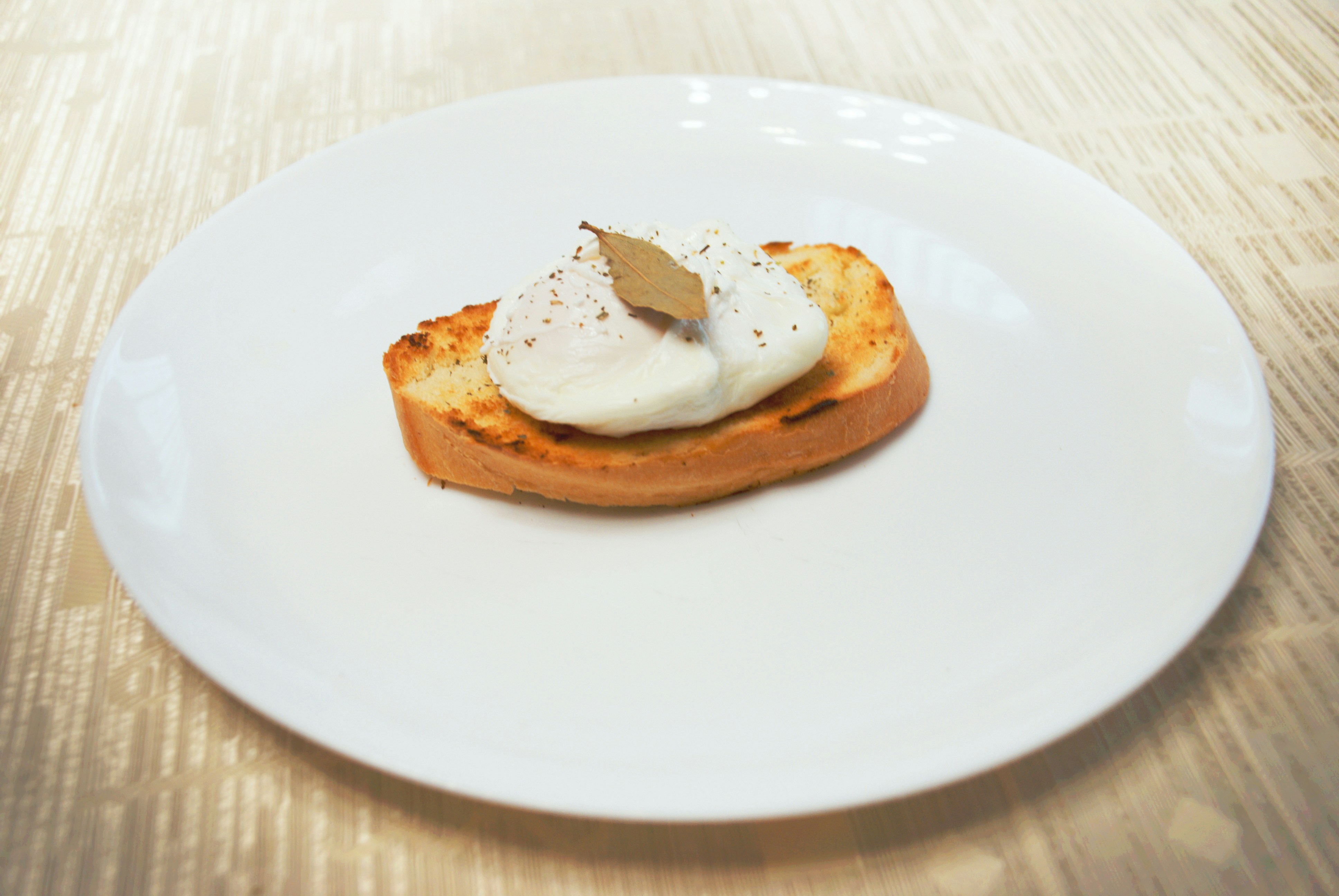 Poached egg on a crunchy toast