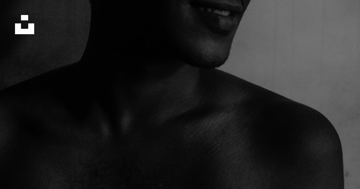 Femme Aux Seins Nus Prenant Un Autoportrait Photo Image Gratuite De