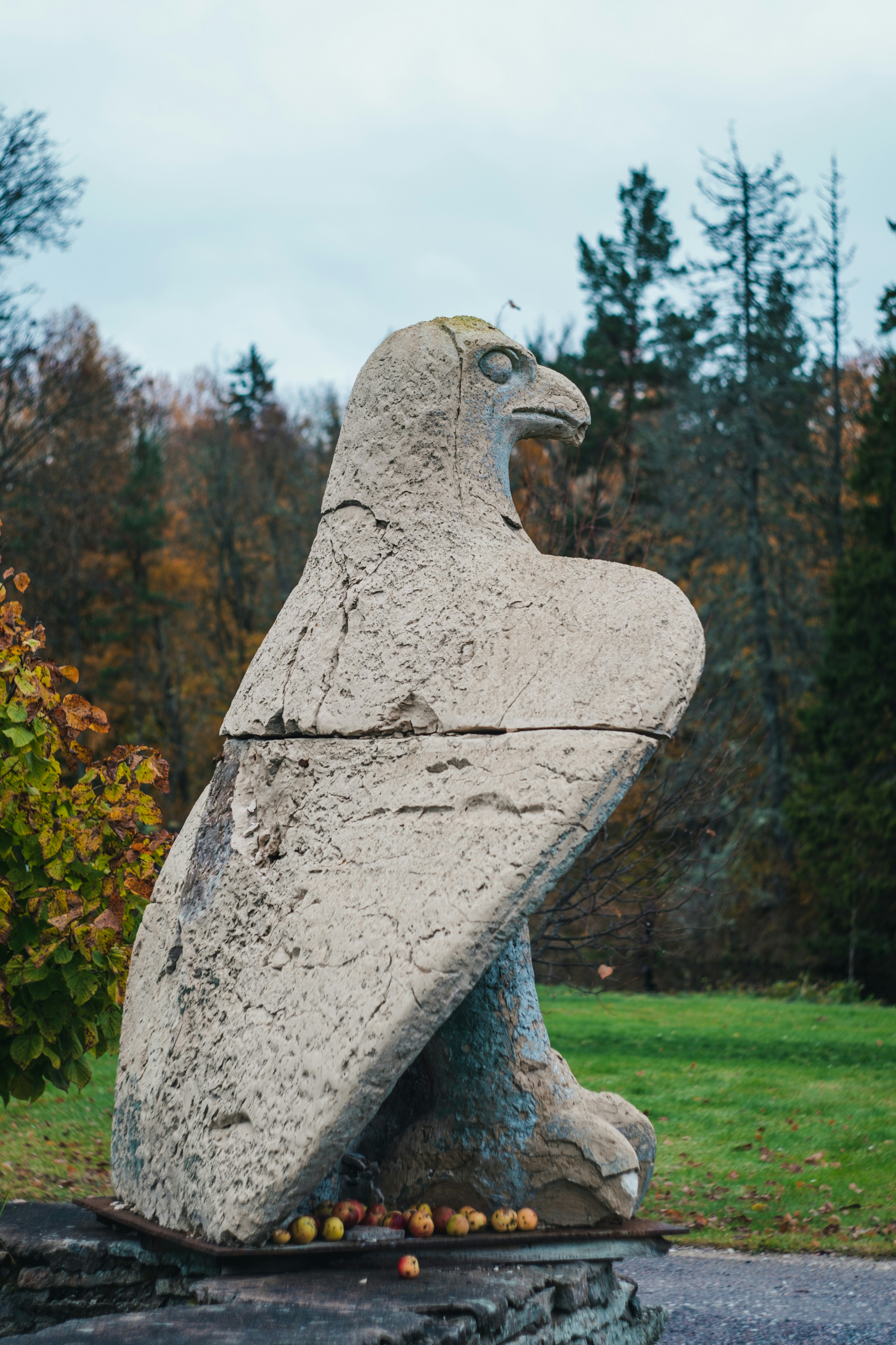Weathered Stone Eagle: Autumn Stillness Beneath a Quiet Sky