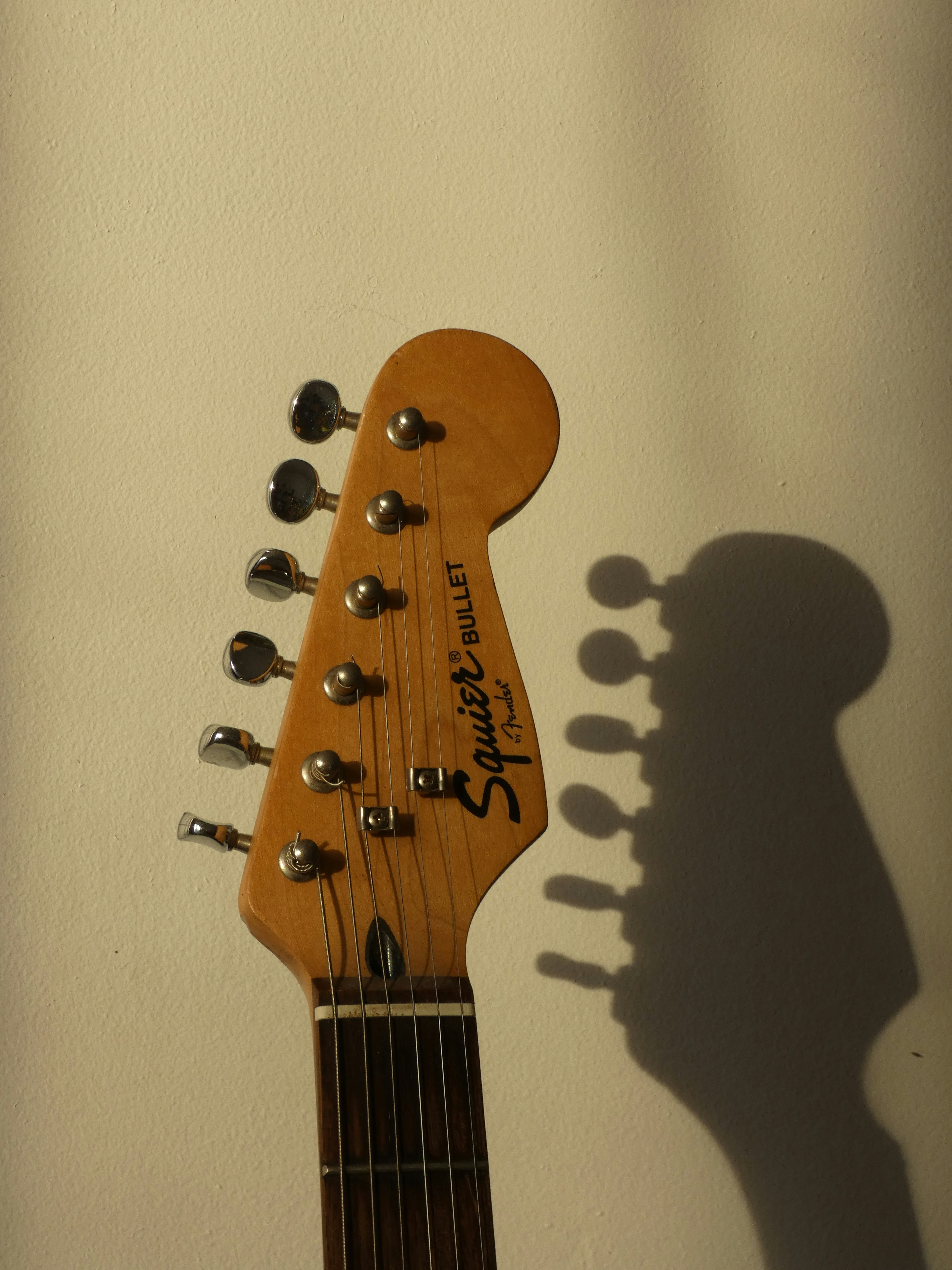 brown and black acoustic guitar