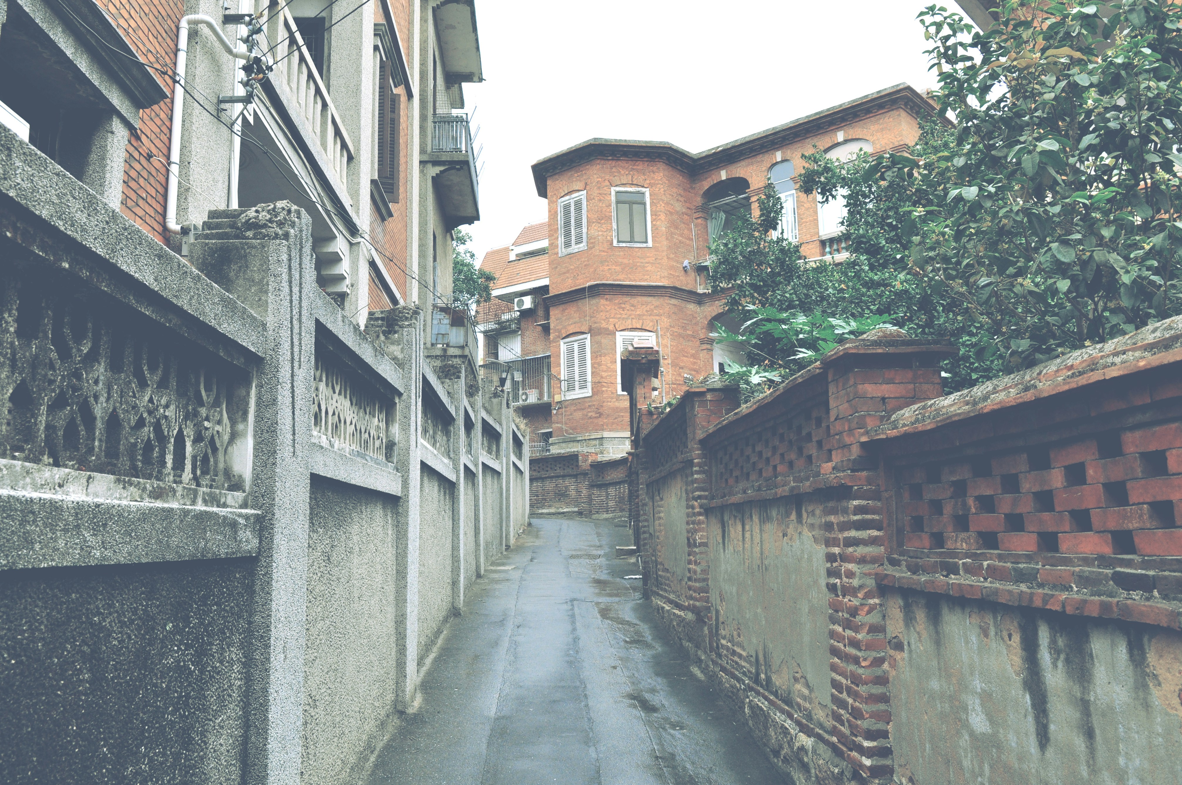 Gray concrete road between houses during daytime photo – Free Town ...