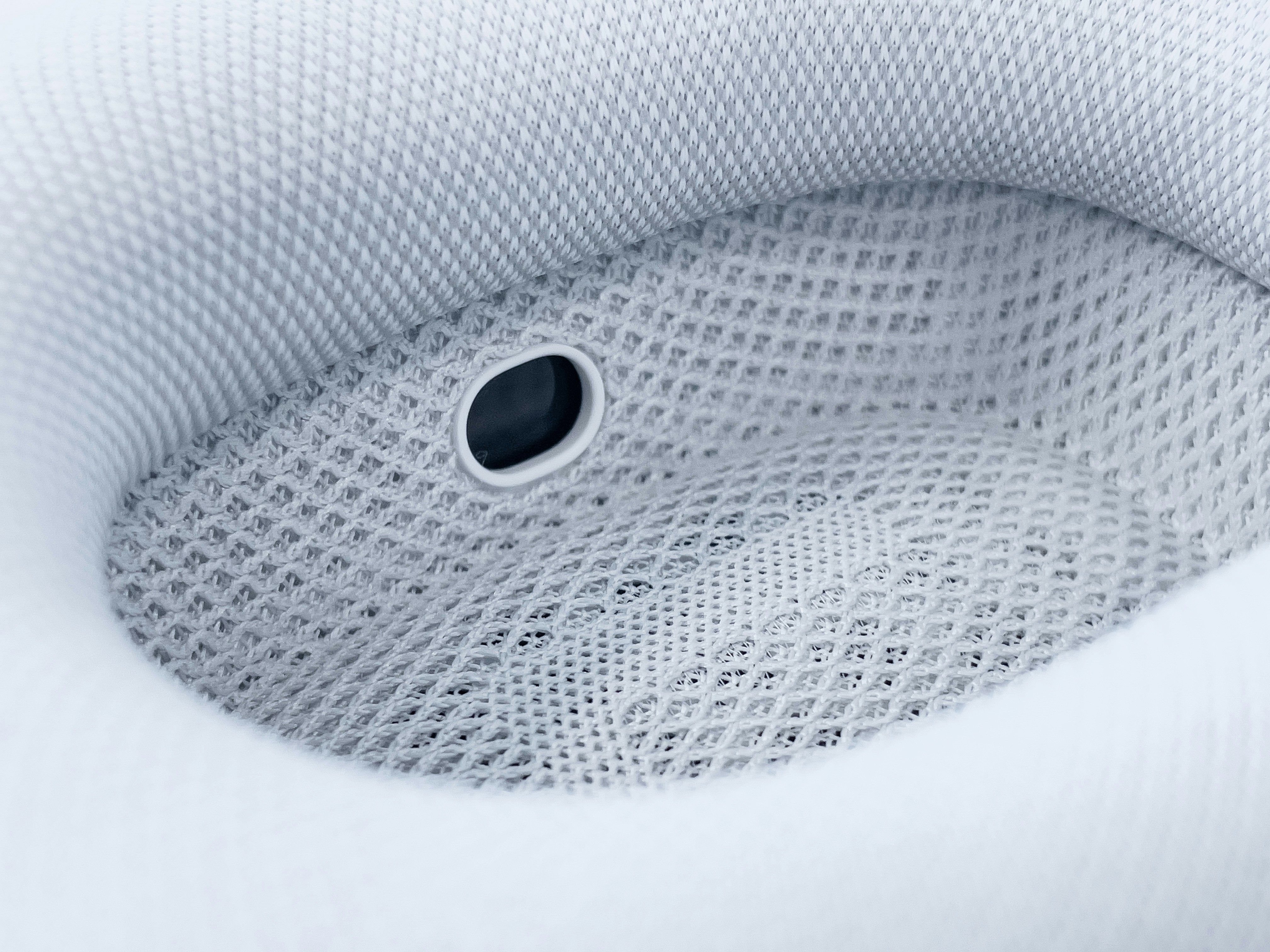 White round ceiling light turned off photo – Free Apple Image on Unsplash