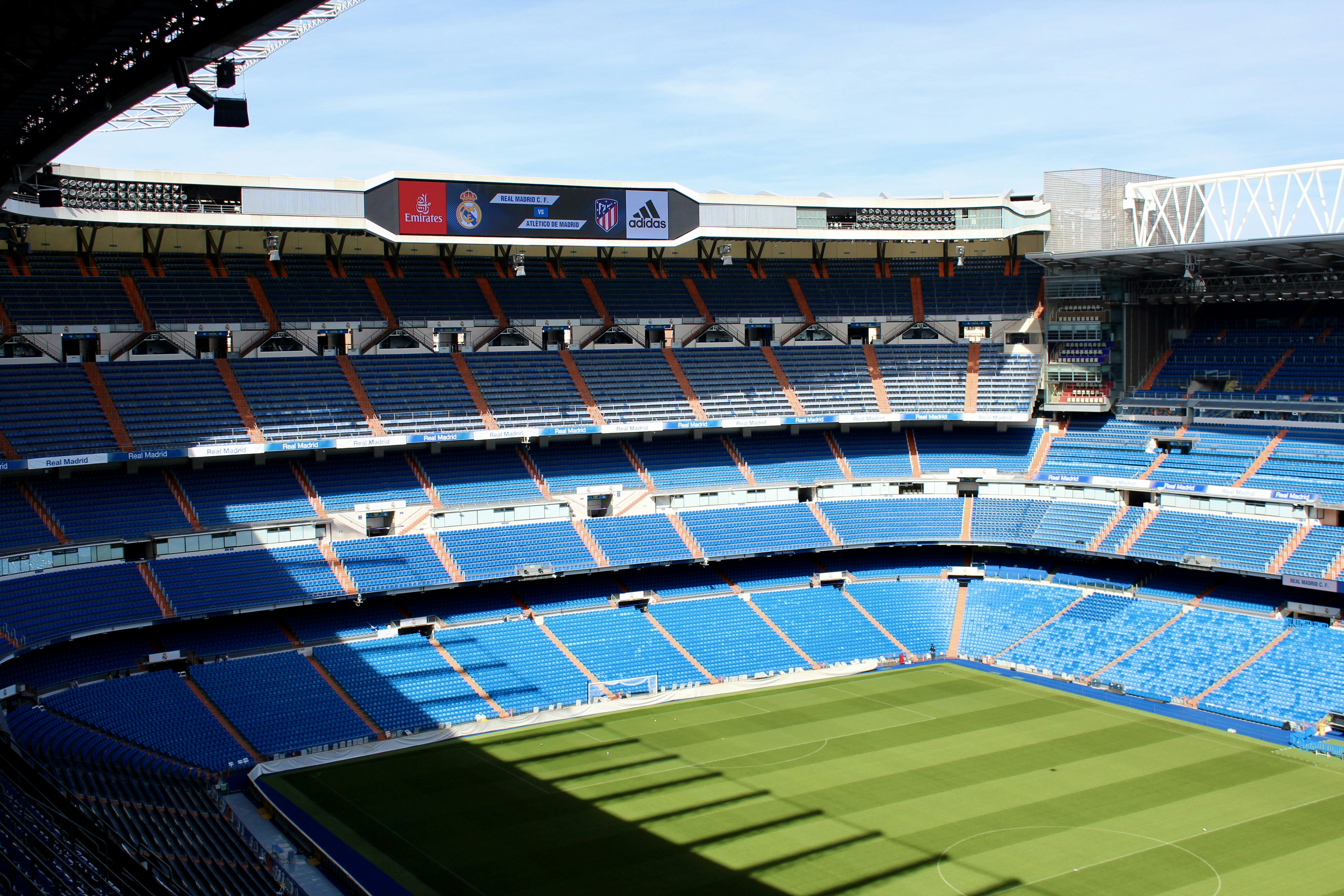 Blue and white stadium seats photo – Free Madrid Image on Unsplash