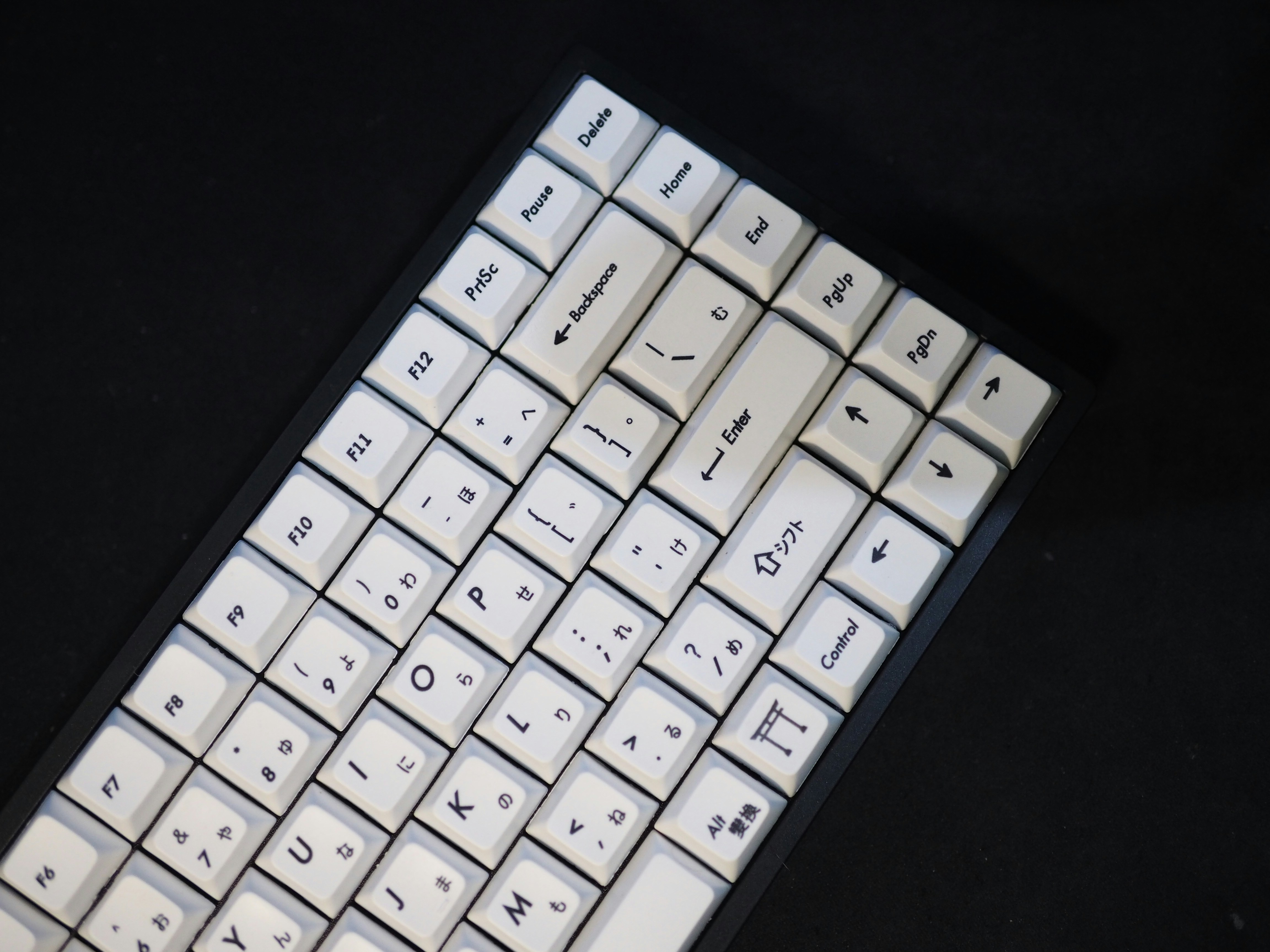 White and black computer keyboard photo – Free Japanese Image on Unsplash