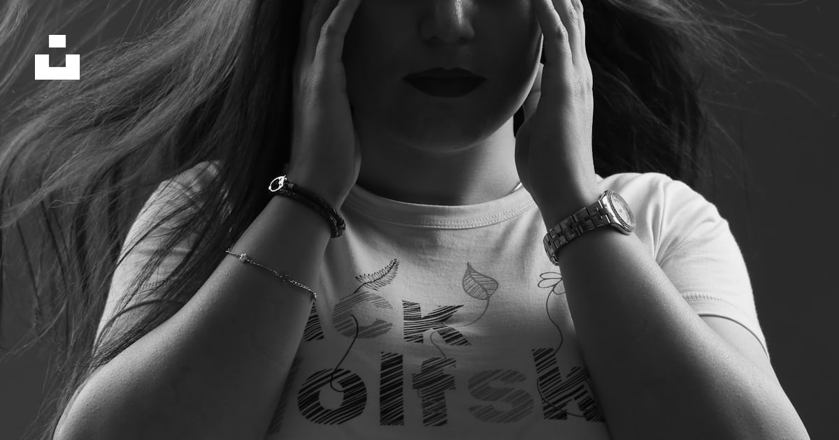 Foto Mujer Con Camiseta Blanca De Cuello Redondo Imagen Tehran Gratis