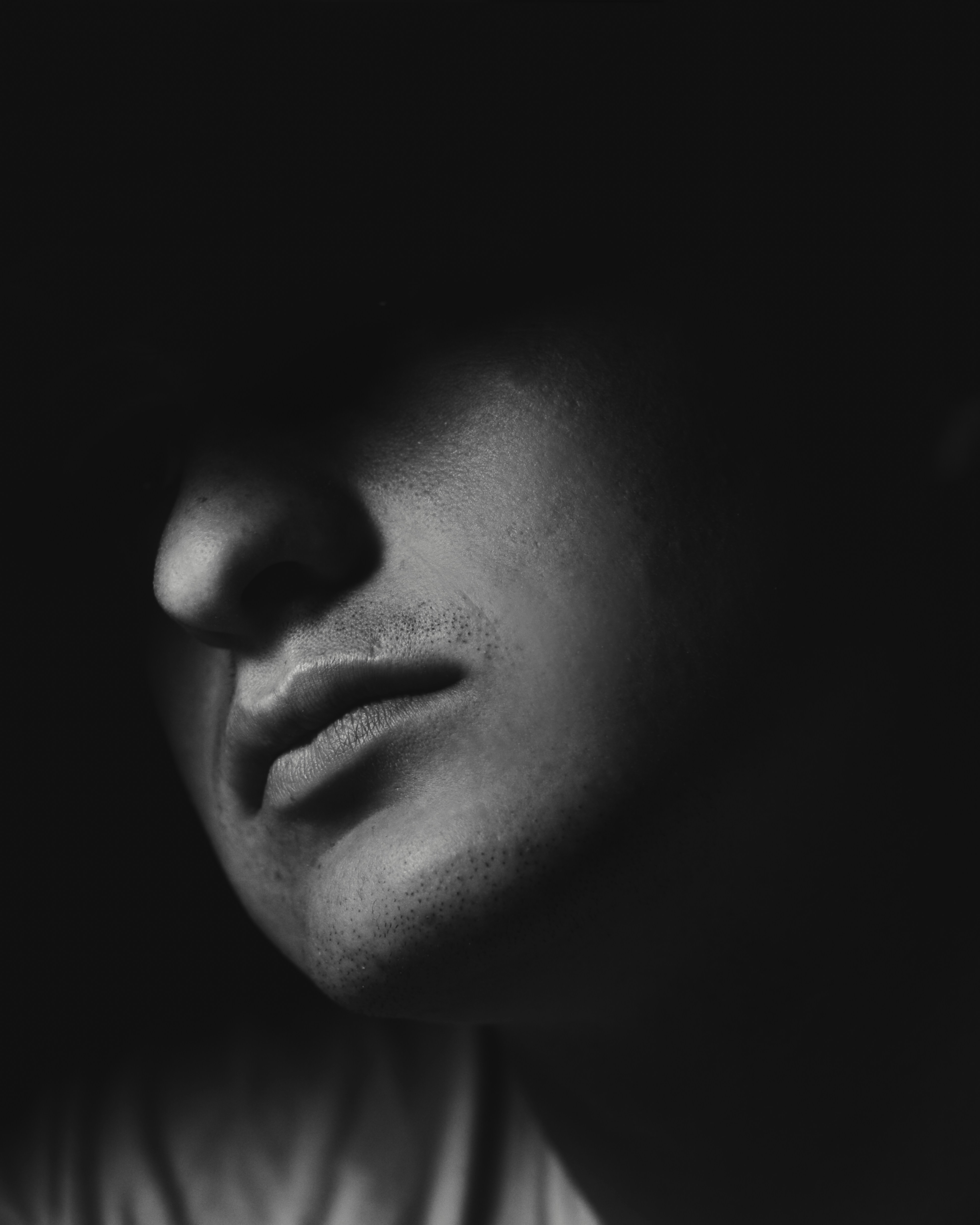 Grayscale photo of mans face photo – Free Portrait man Image on Unsplash