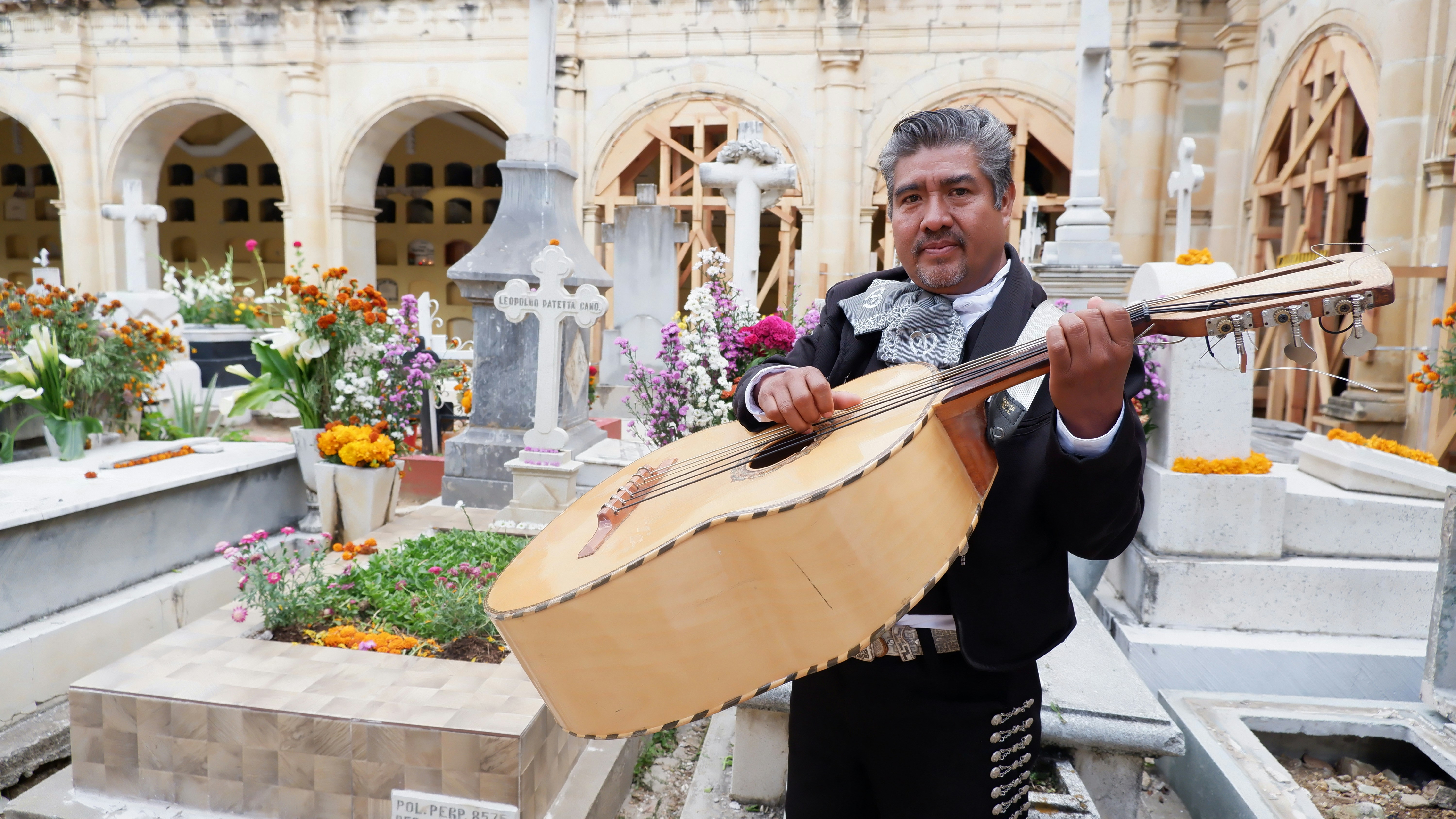 Strings in the Courtyard: A Mariachi Moment