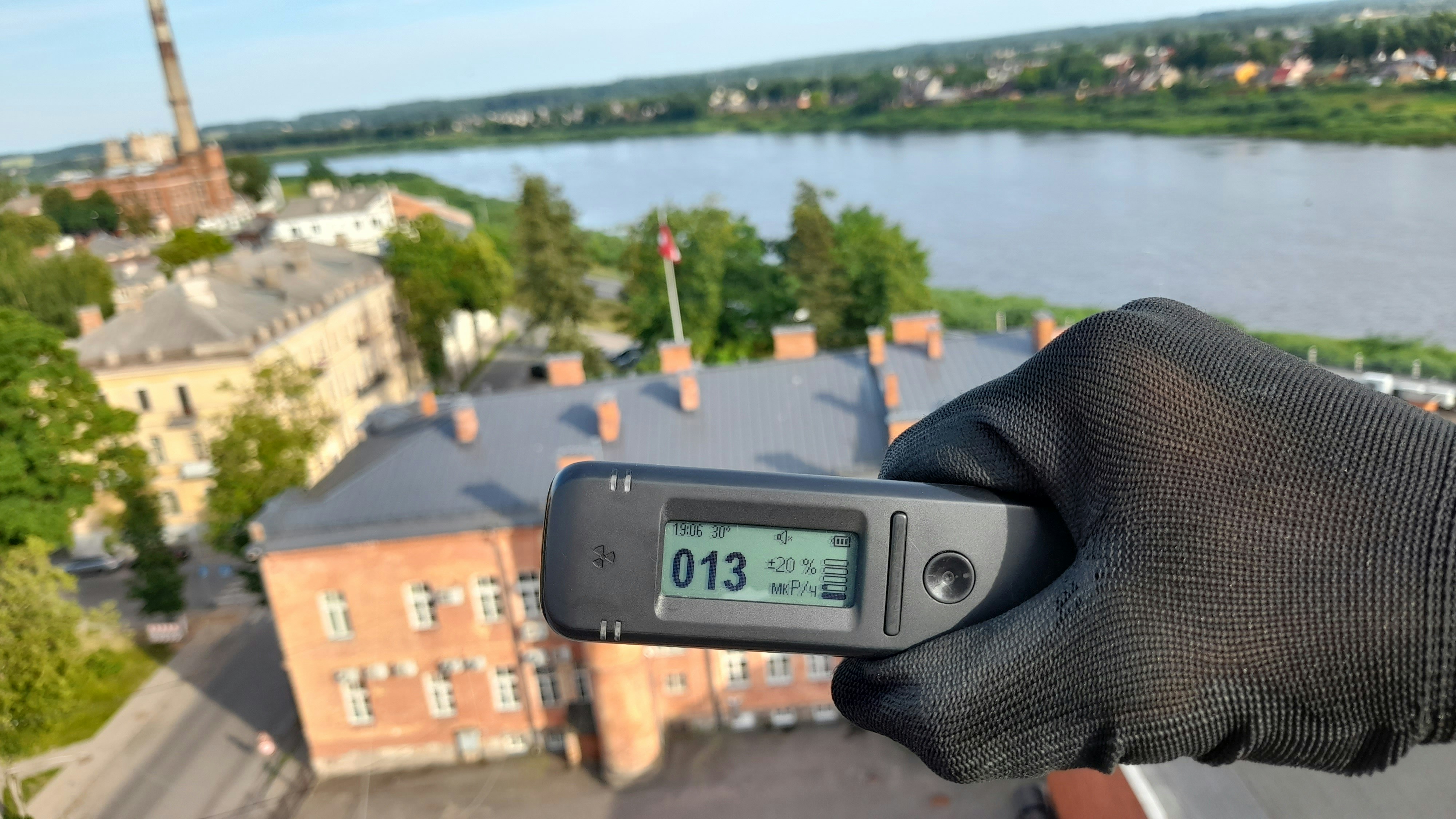 Black digital device at 5 00 photo – Free Latvia Image on Unsplash