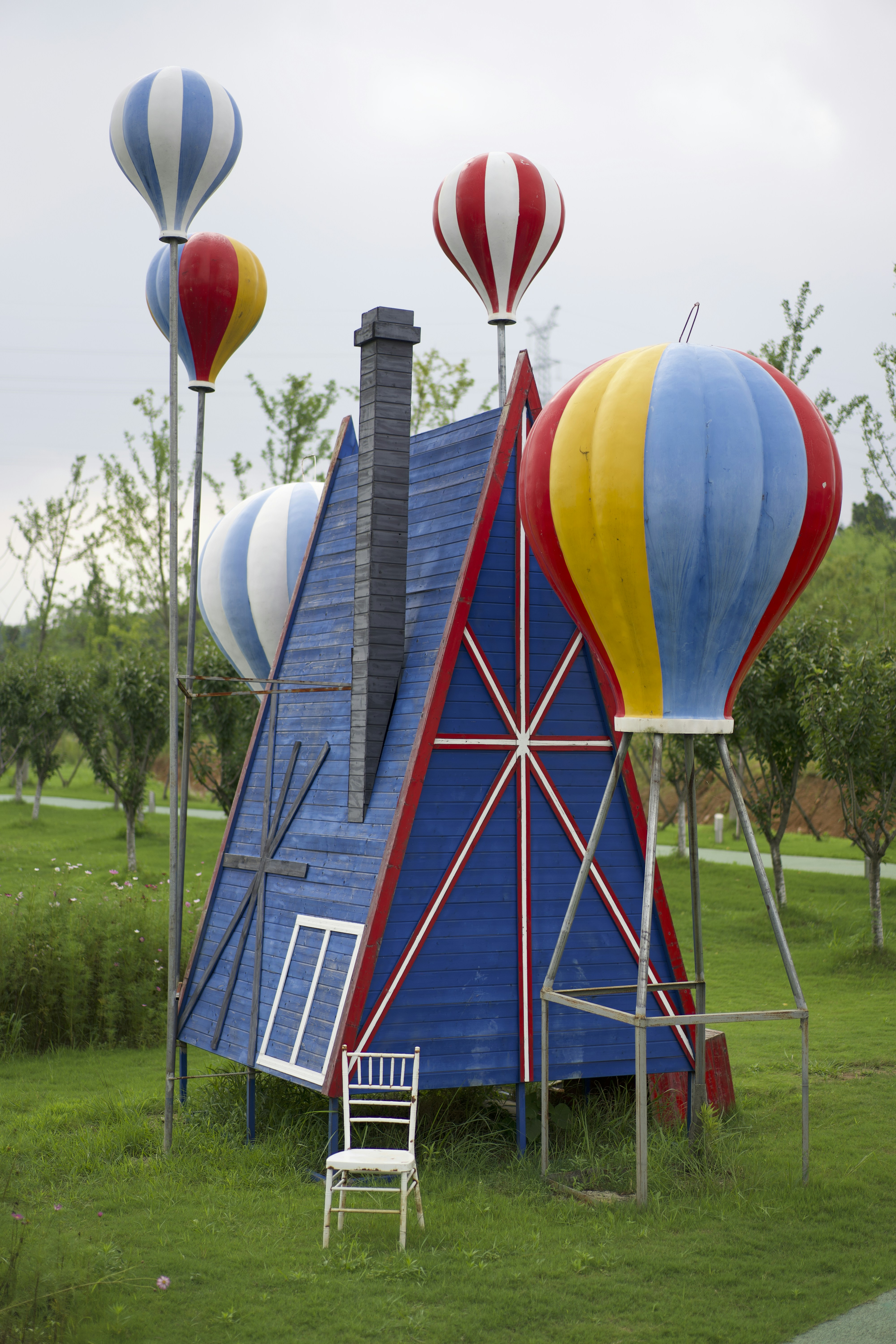 red blue and white hot air balloons
