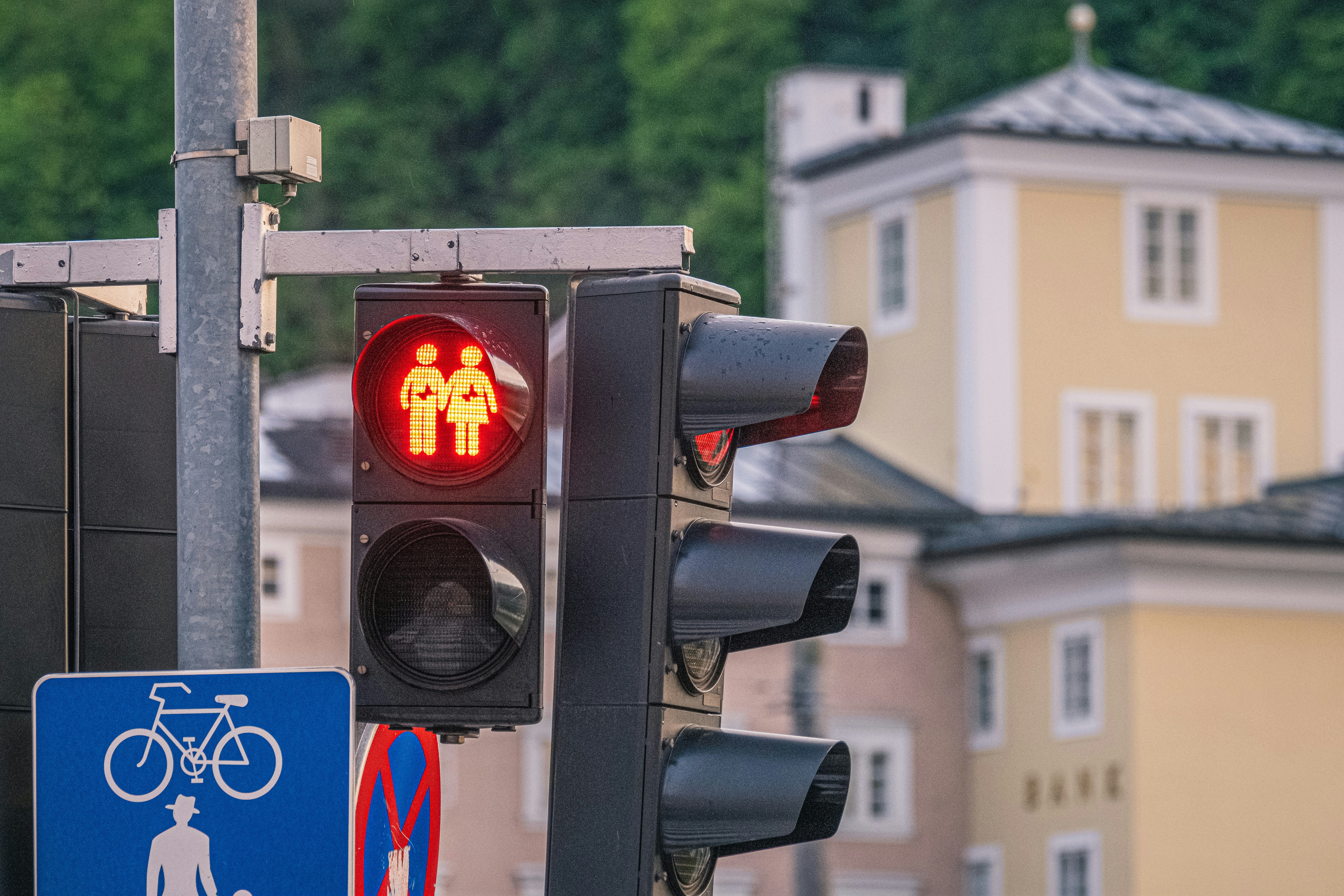 Black traffic light at red stop light photo – Free Traffic light Image ...