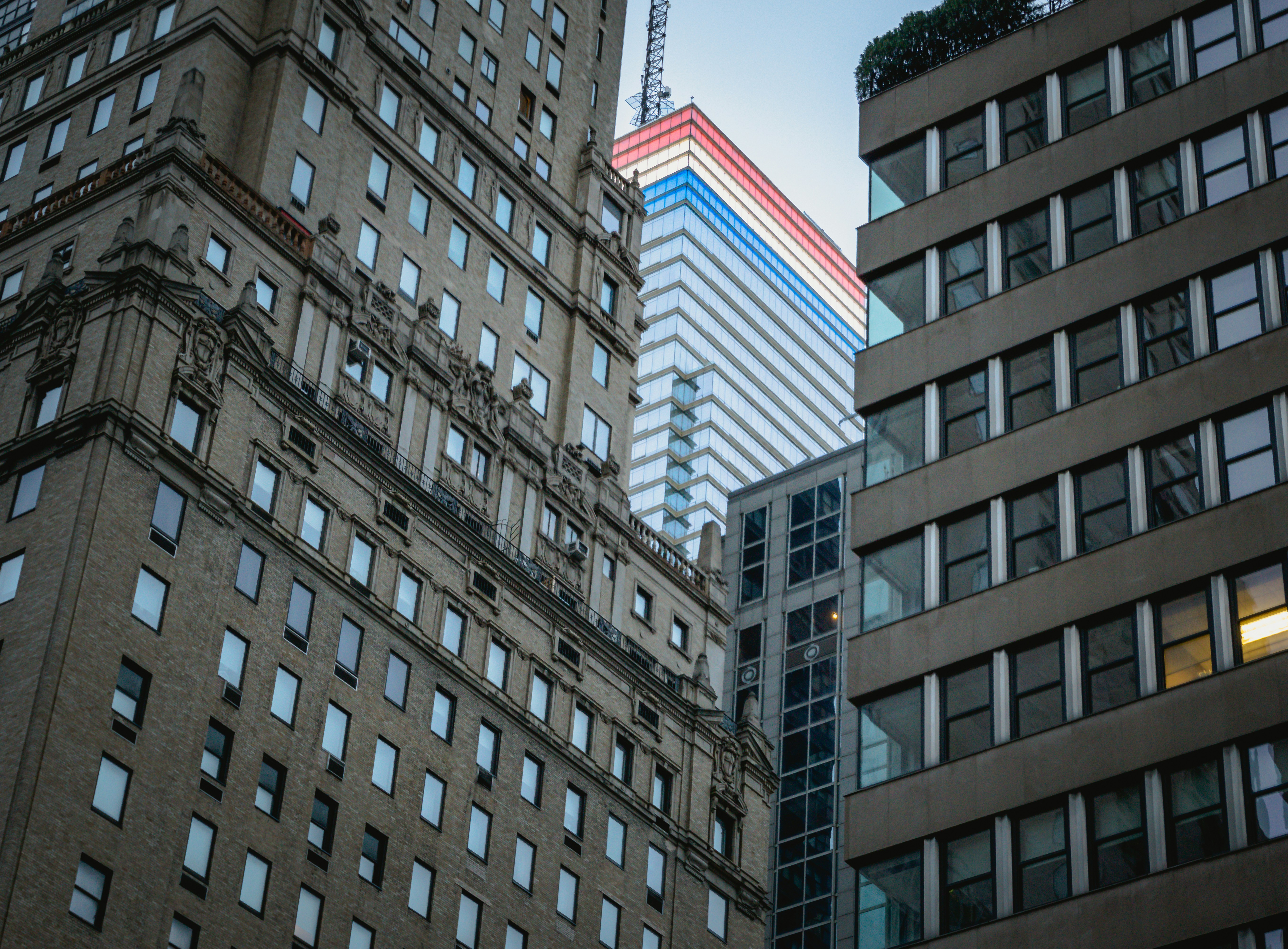 Color-Tipped Summit Between Brick Giants