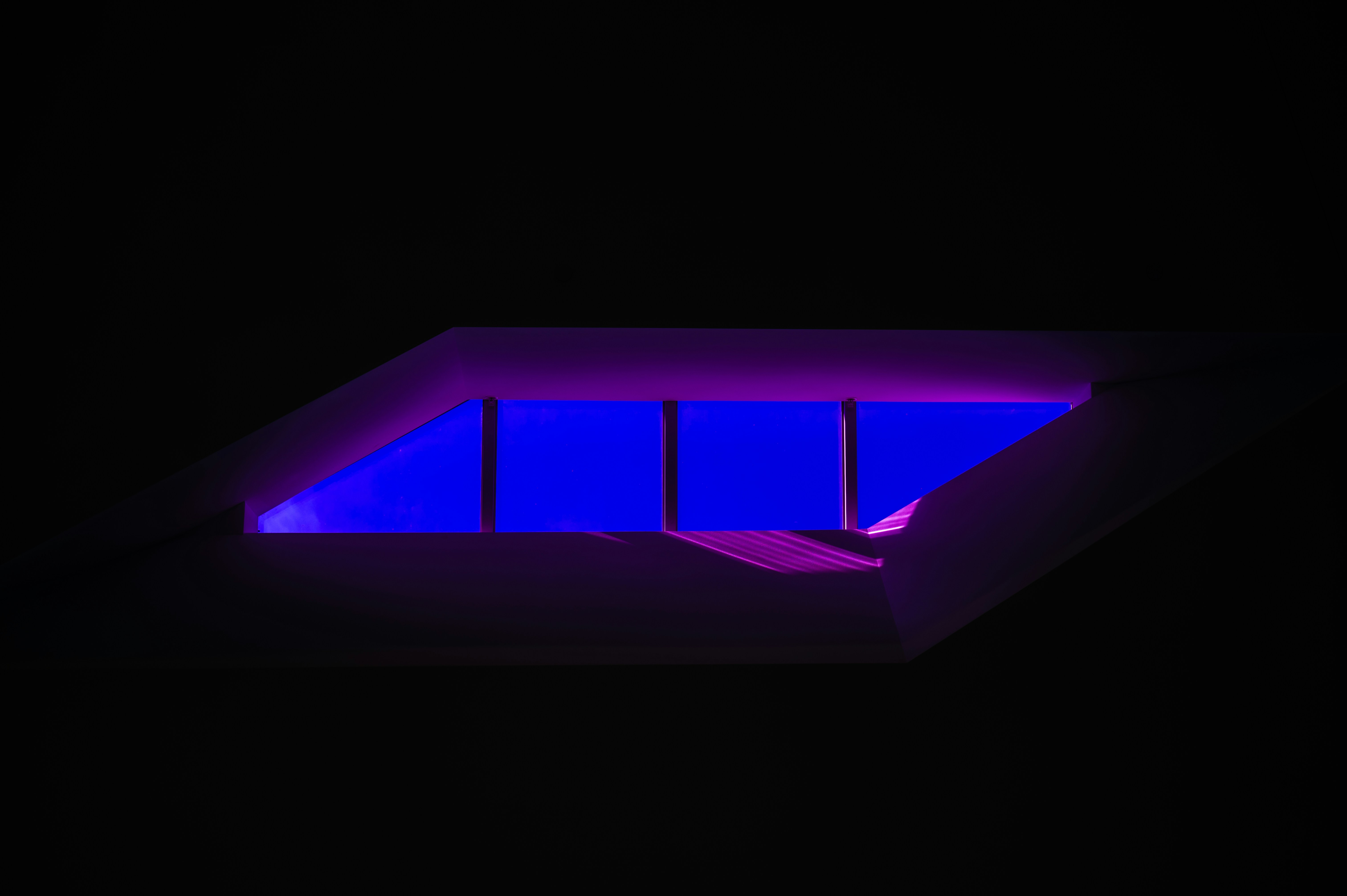 Luz LED azul y morada foto – Imagen de Luz gratuita en Unsplash