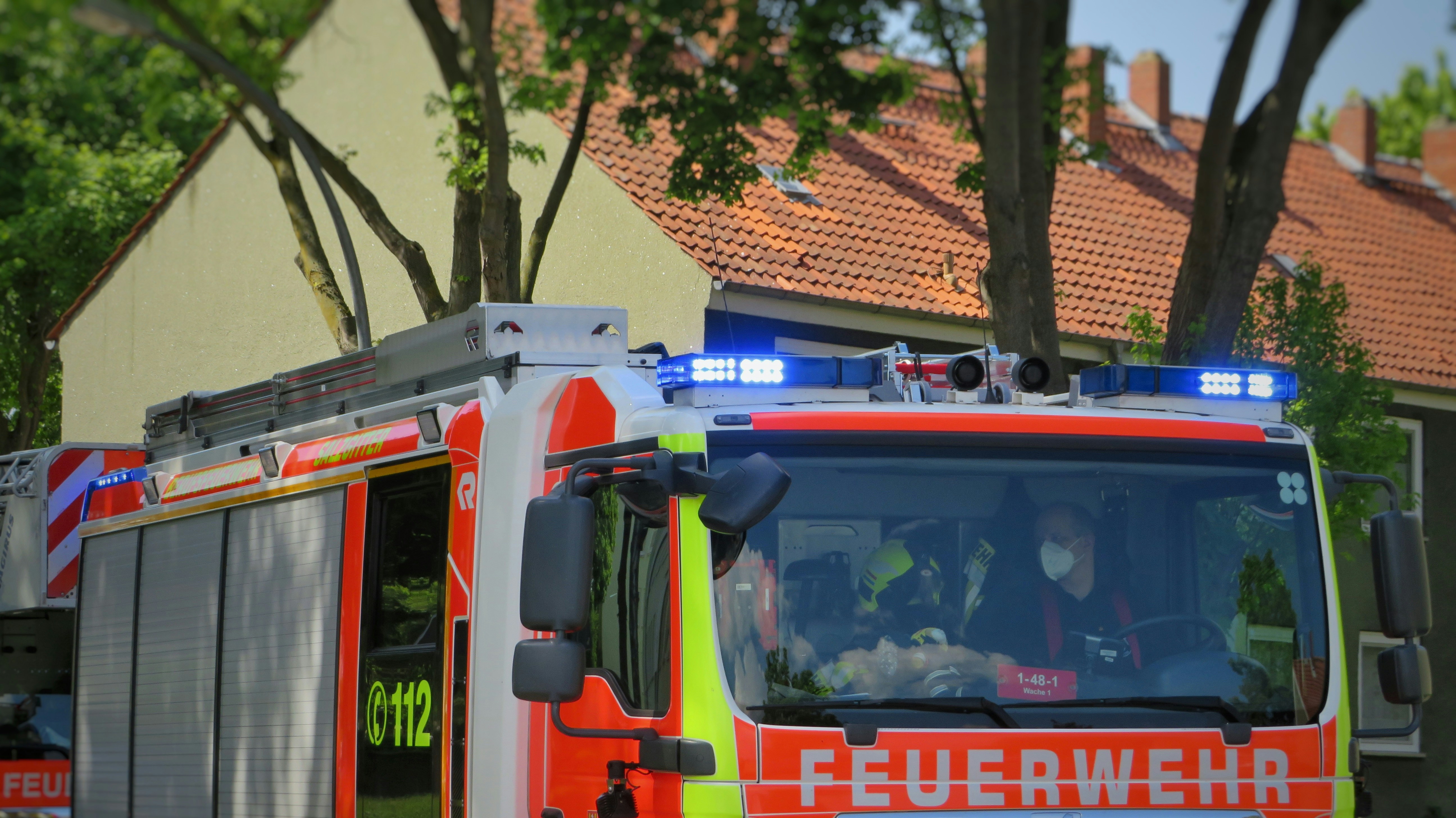 Camion de pompiers rouge et blanc photo – Photo Salzgitter Gratuite sur ...