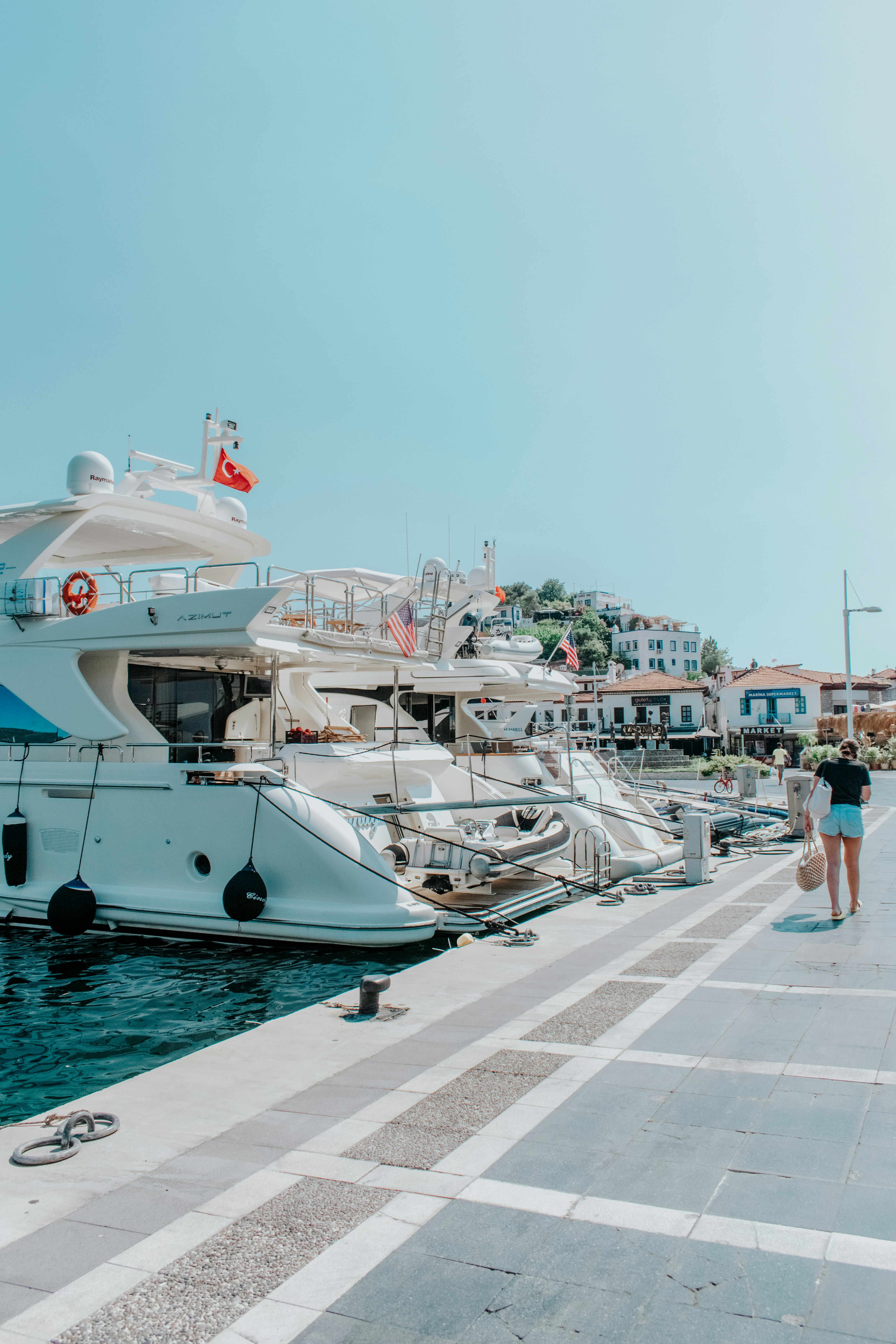 Marina Corridor: A Yacht-Front Afternoon
