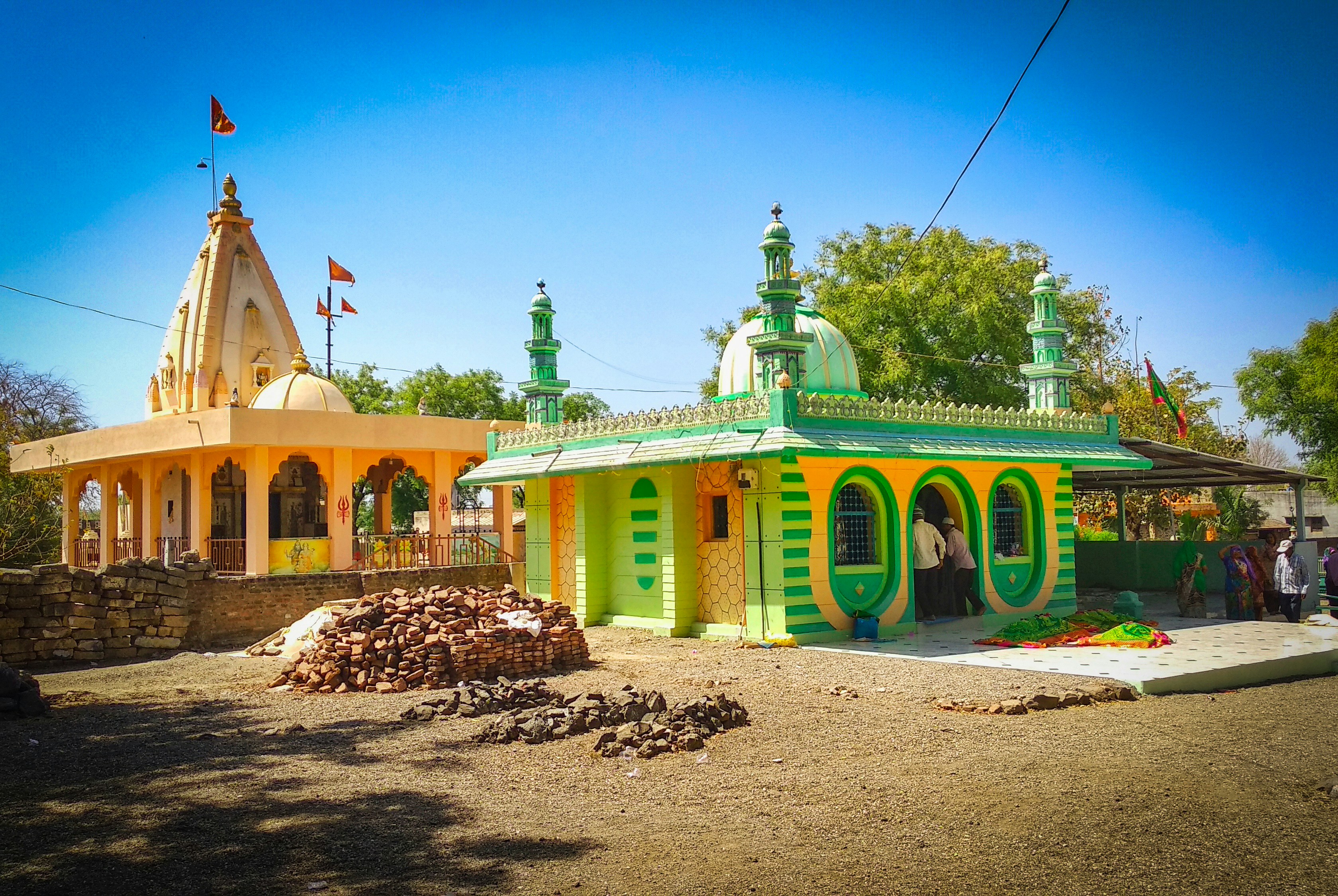 Harmonious Coexistence: A Shrine and Temple Side by Side