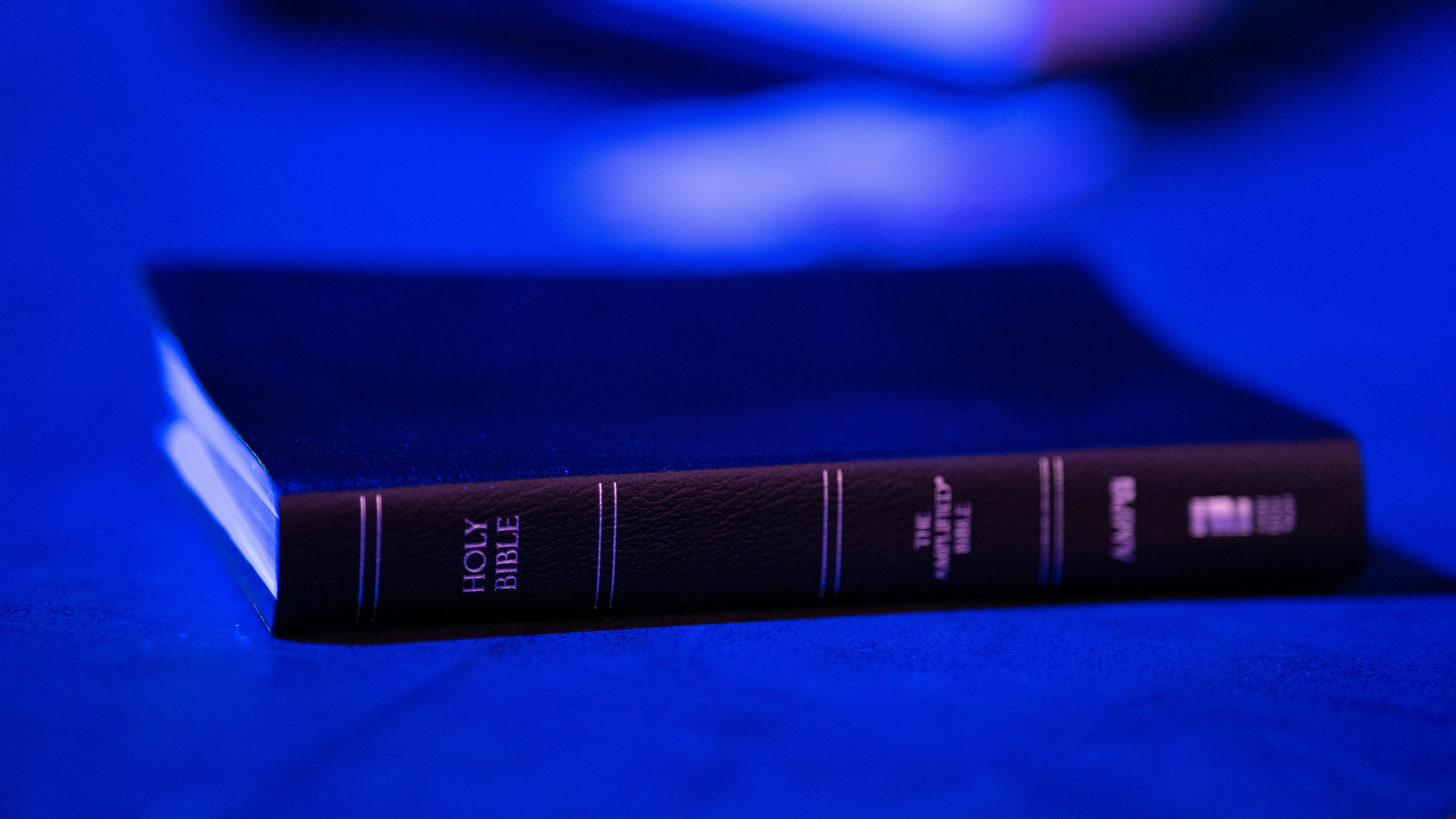 Black and silver tube type vaporizer photo – Free Jesus Image on Unsplash