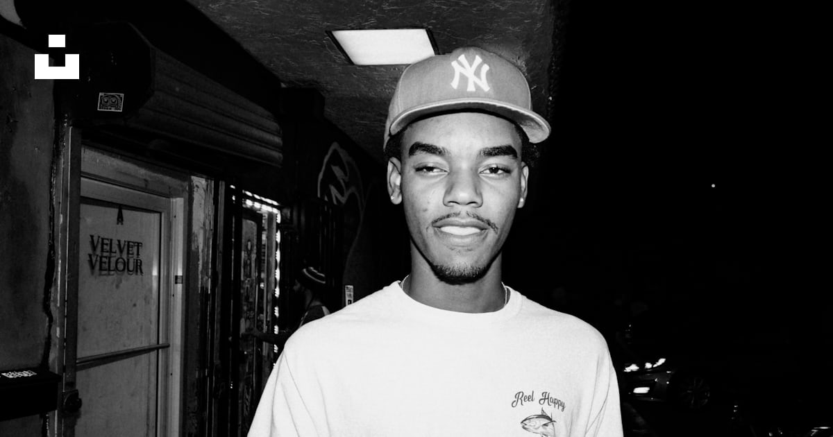 Man In White Crew Neck T Shirt Wearing Black Cap Photo Free Black