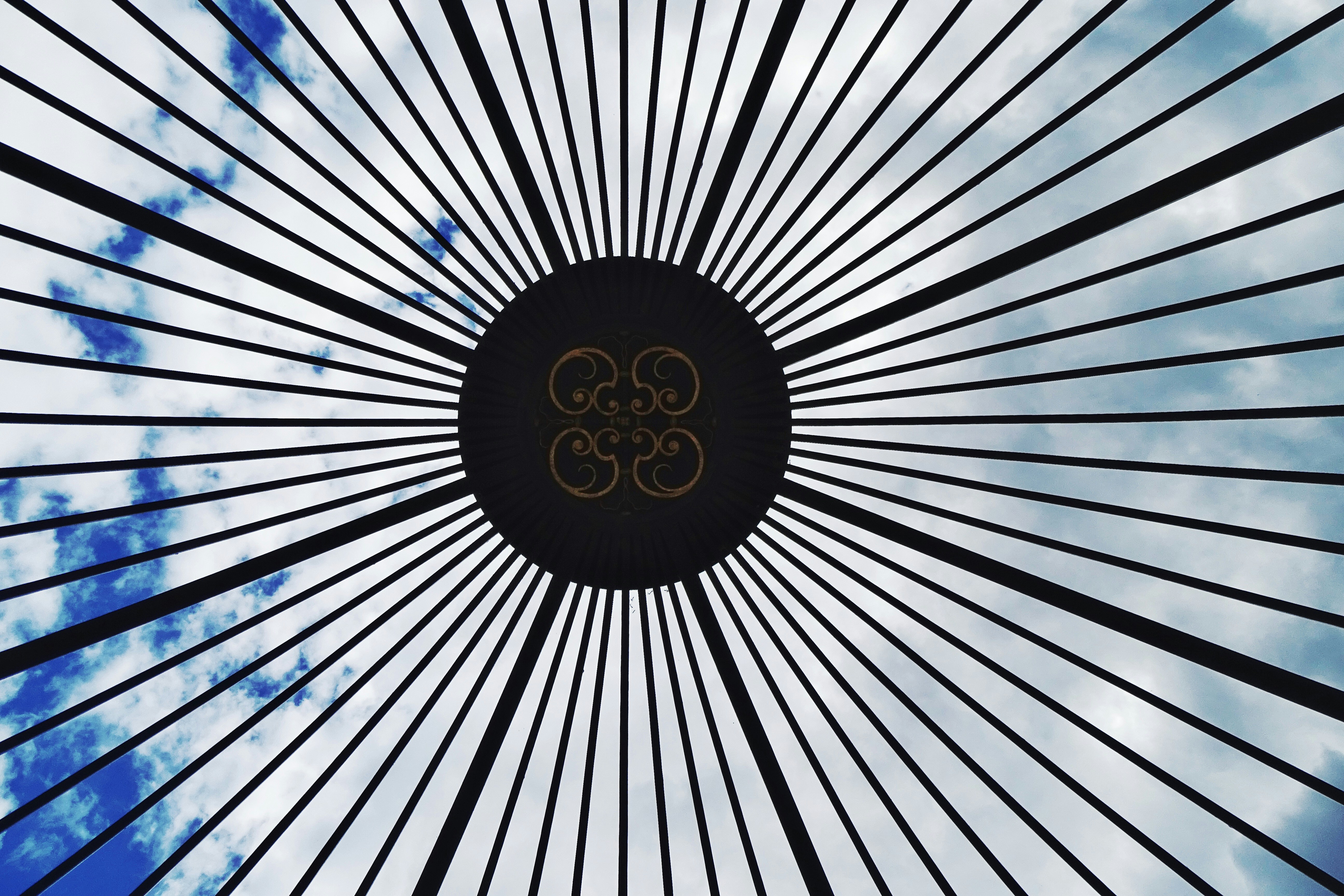 Radiant Circular Convergence: Spikes from a Centered Ornament