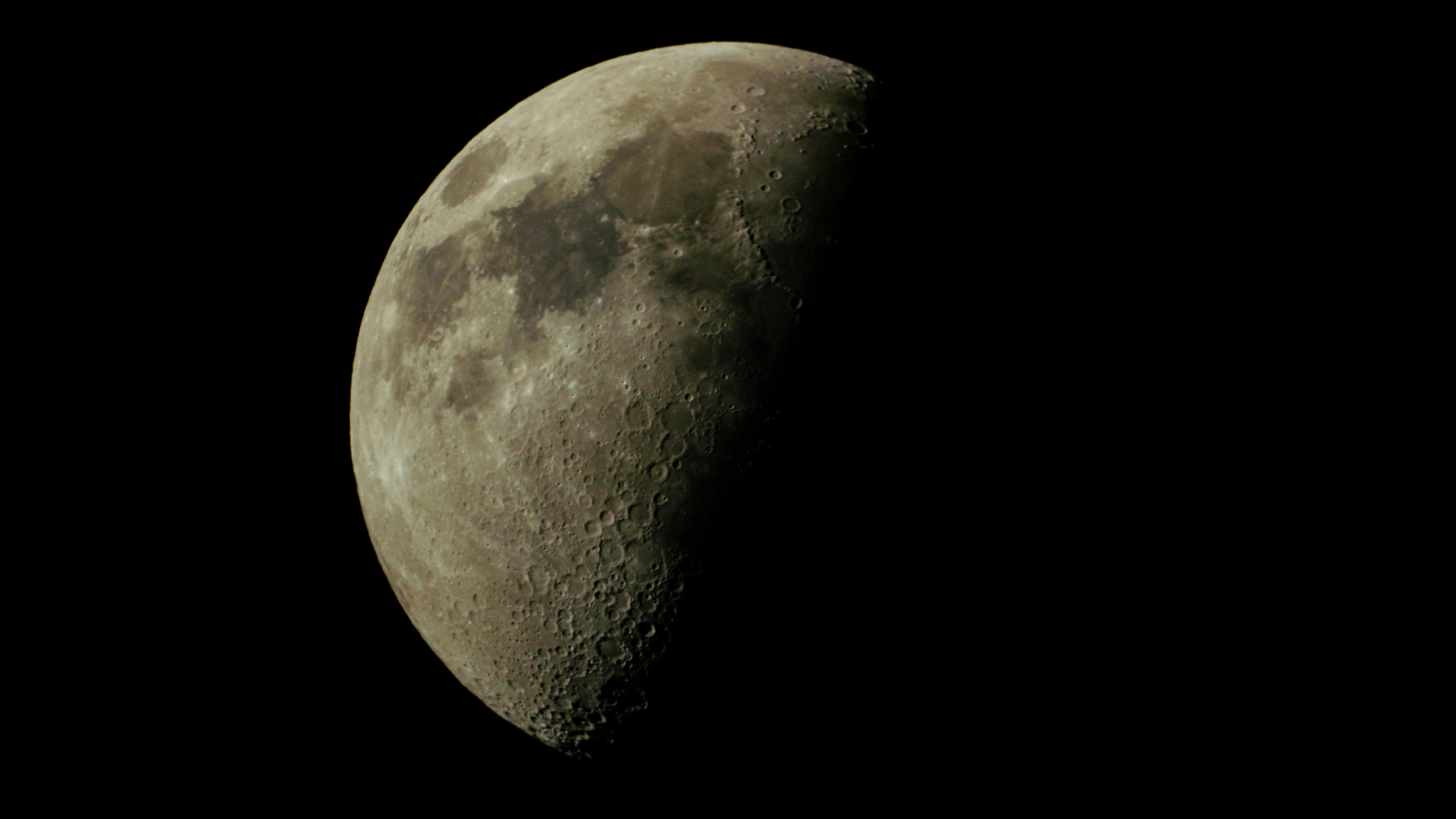 Brown full moon on black background photo – Free Moon Image on Unsplash