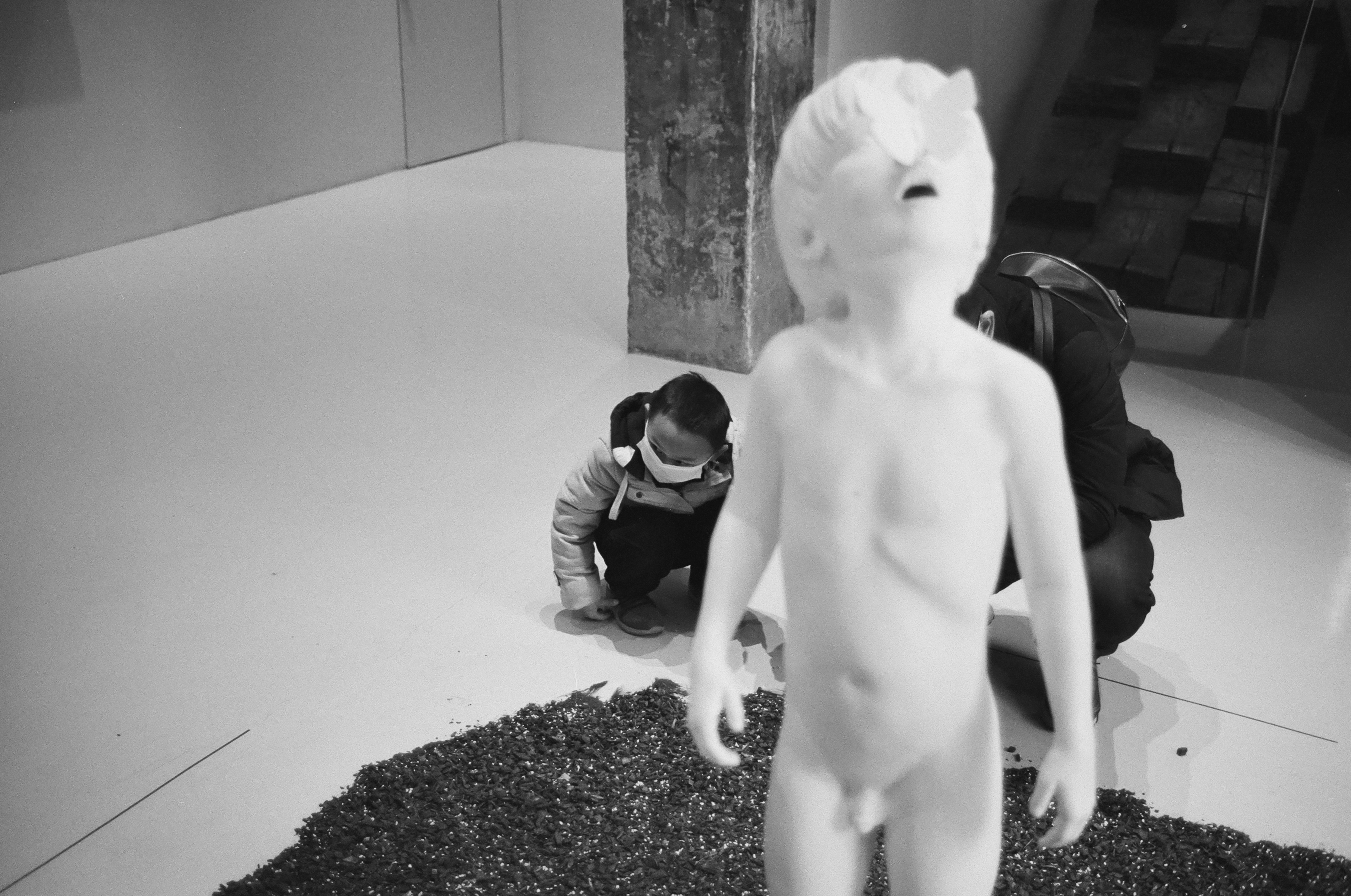 Whispers of a Silent Gallery: A Childlike Figure and the Quiet Observers