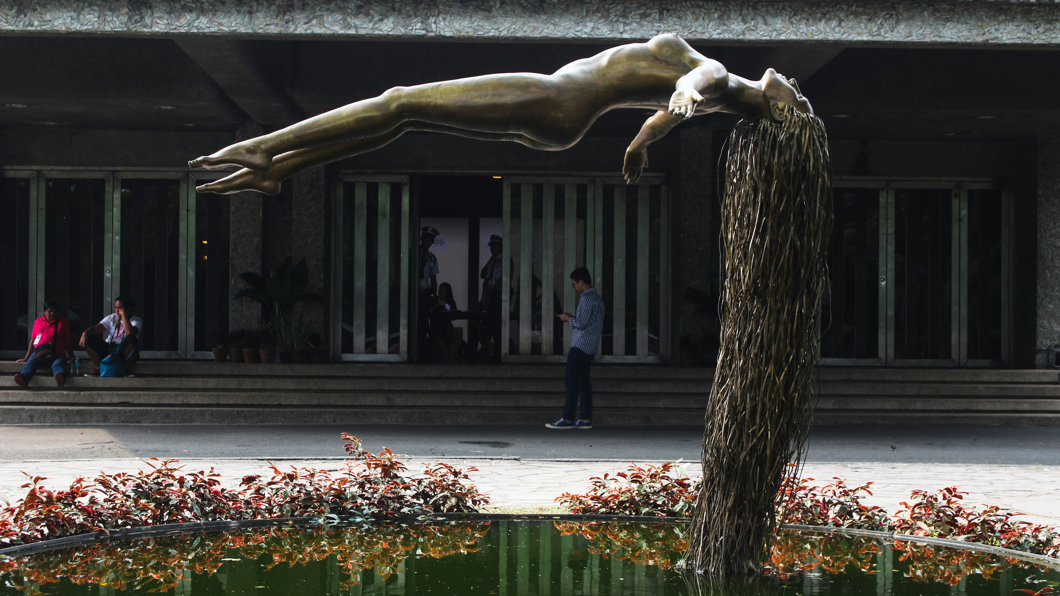 Man in black jacket standing near brown tree photo – Free University of ...