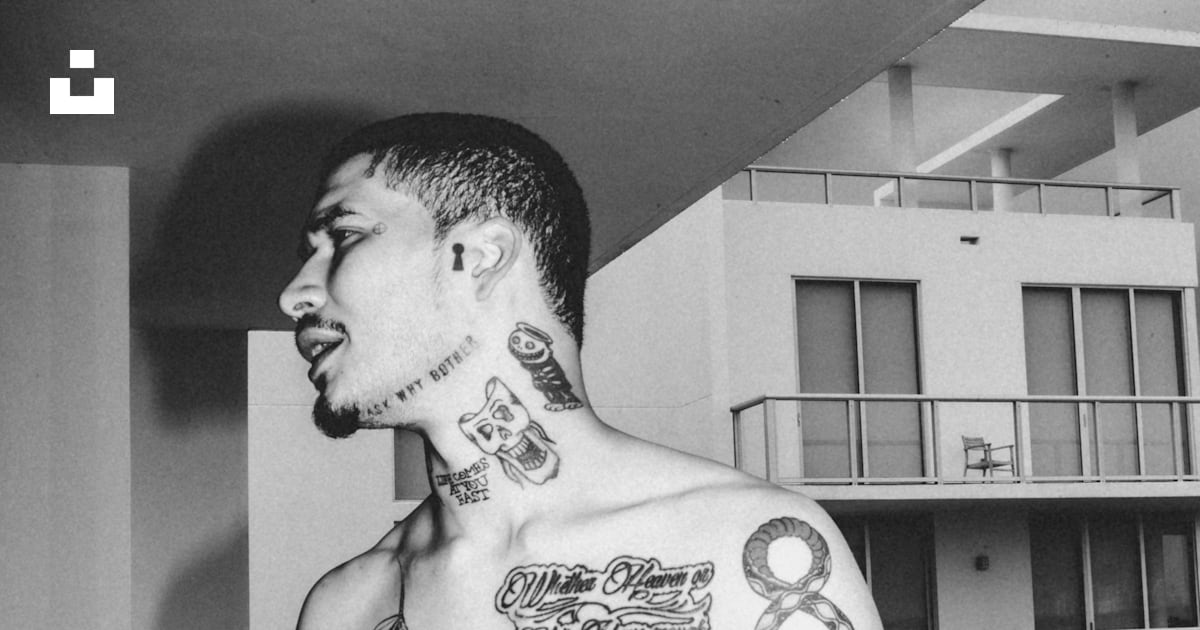 Foto Zum Thema Oben Ohne Mann Mit Tattoo Auf Dem Körper Kostenloses