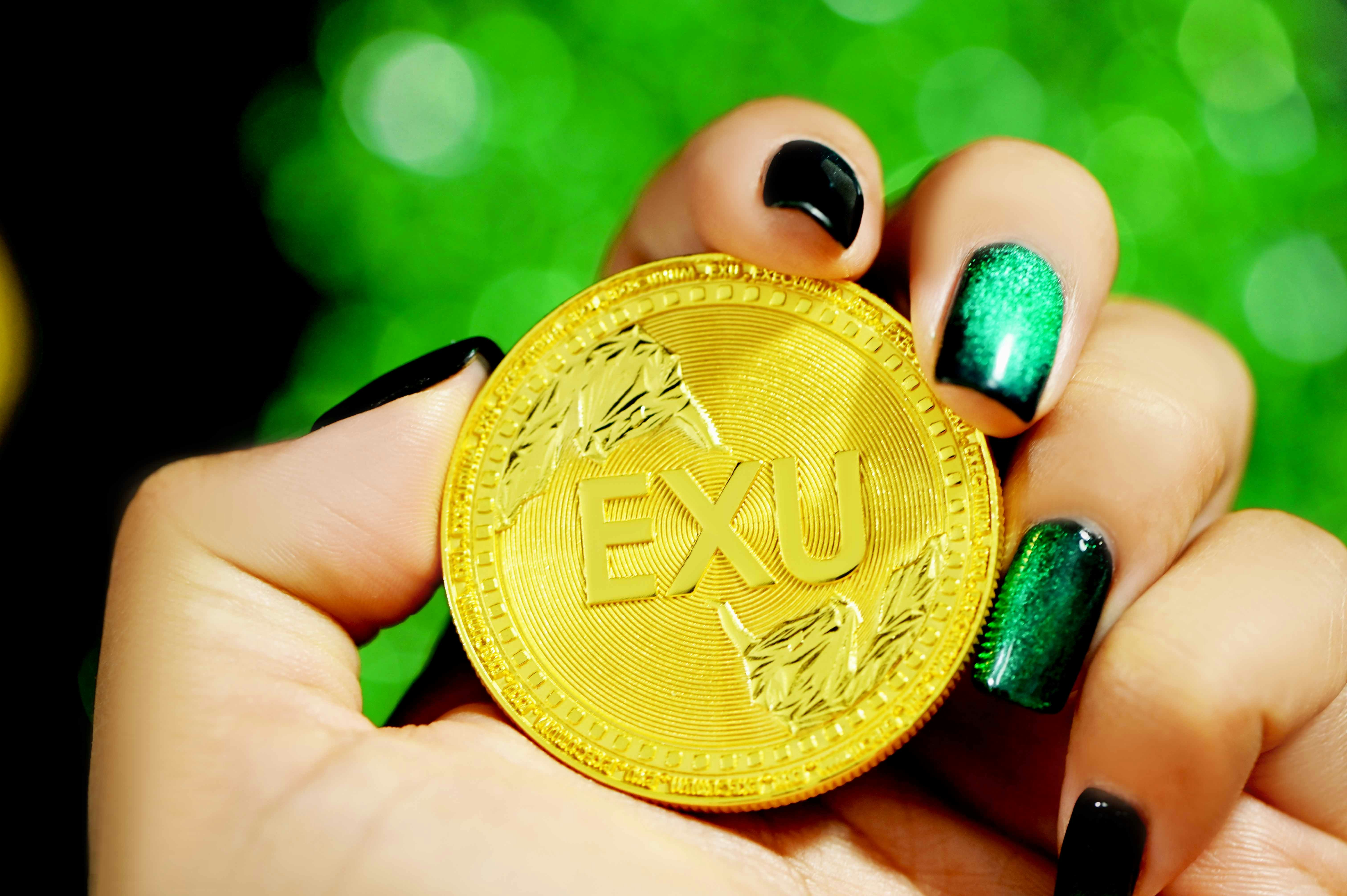 Gold and blue round coin photo – Free Gold Image on Unsplash