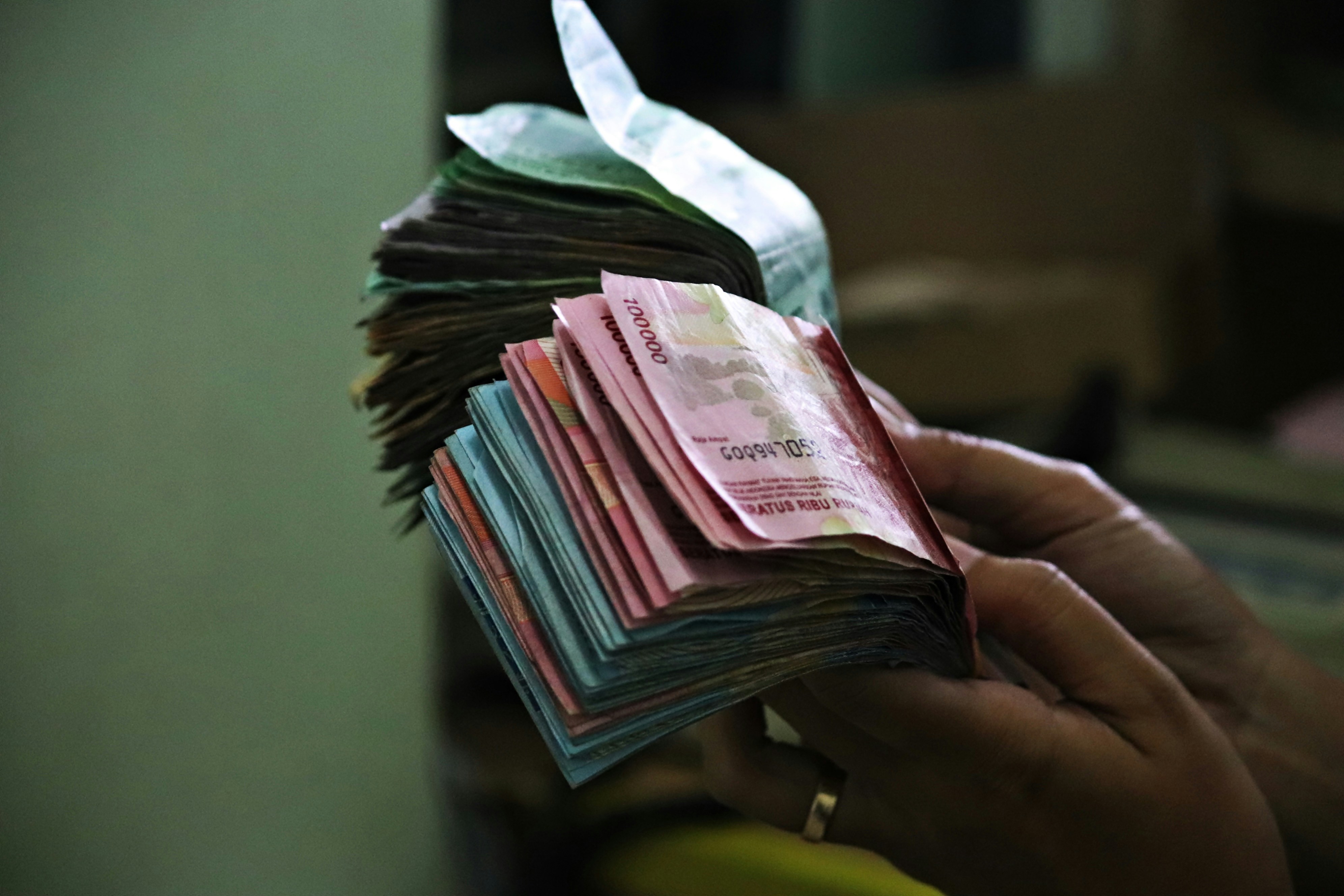 Korupsi adalah: Definisi Hukum, Bentuk, dan Contoh - ReadMore.id