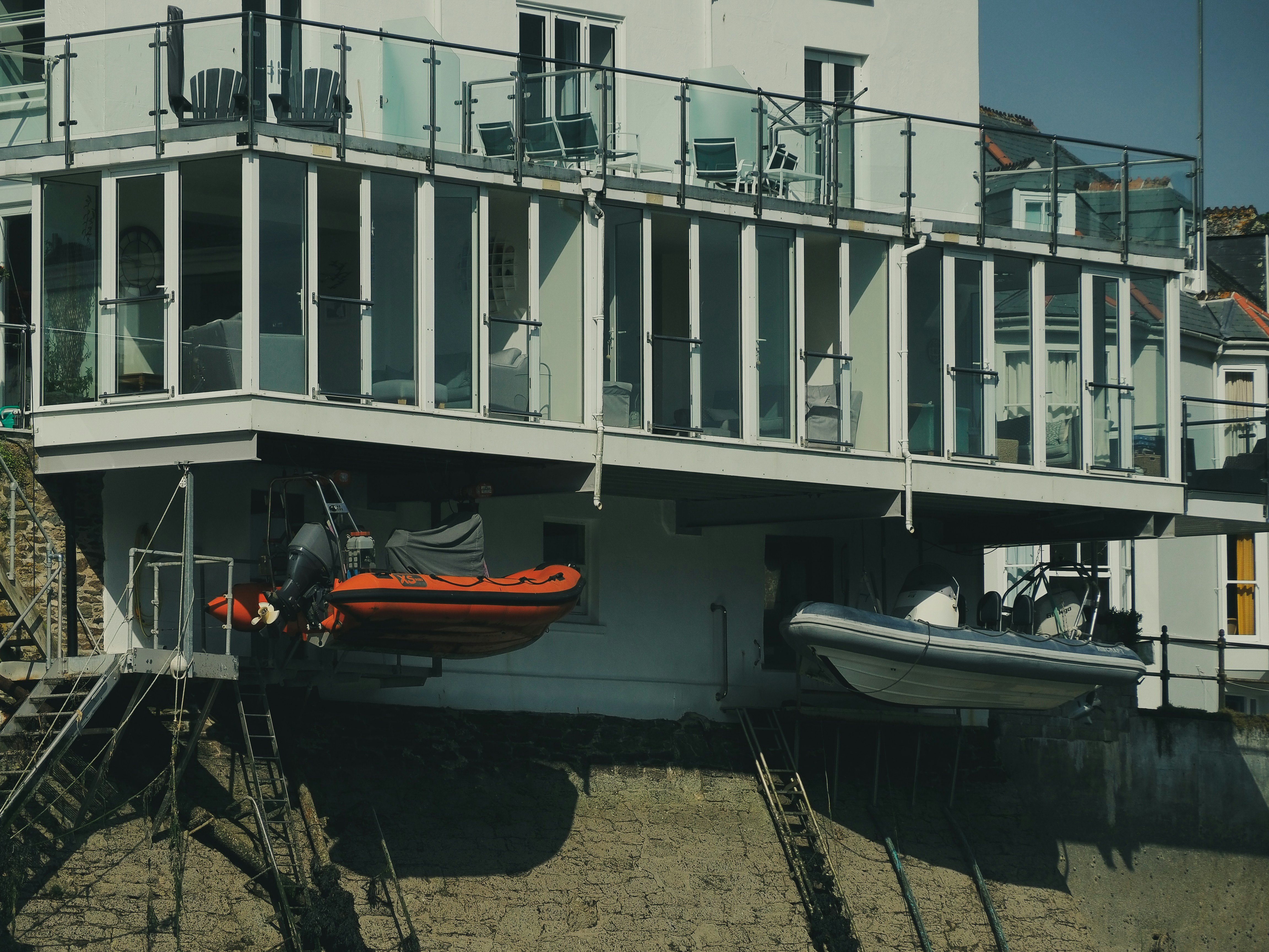 Boats Under a Glass-Front Terrace: Quiet Harbor Modernism