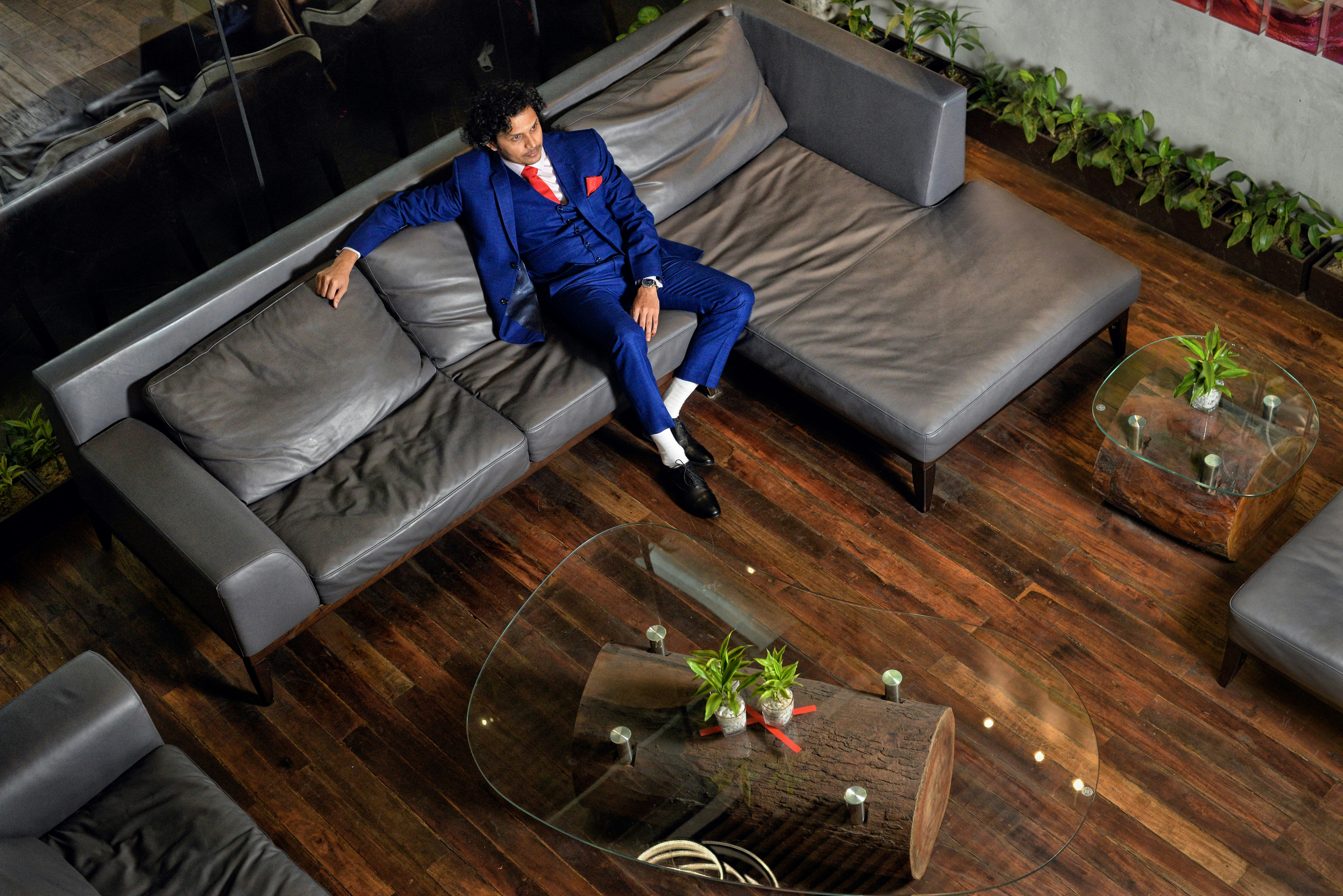 Midnight Blue in a Modern Lounge: A Quiet Portrait