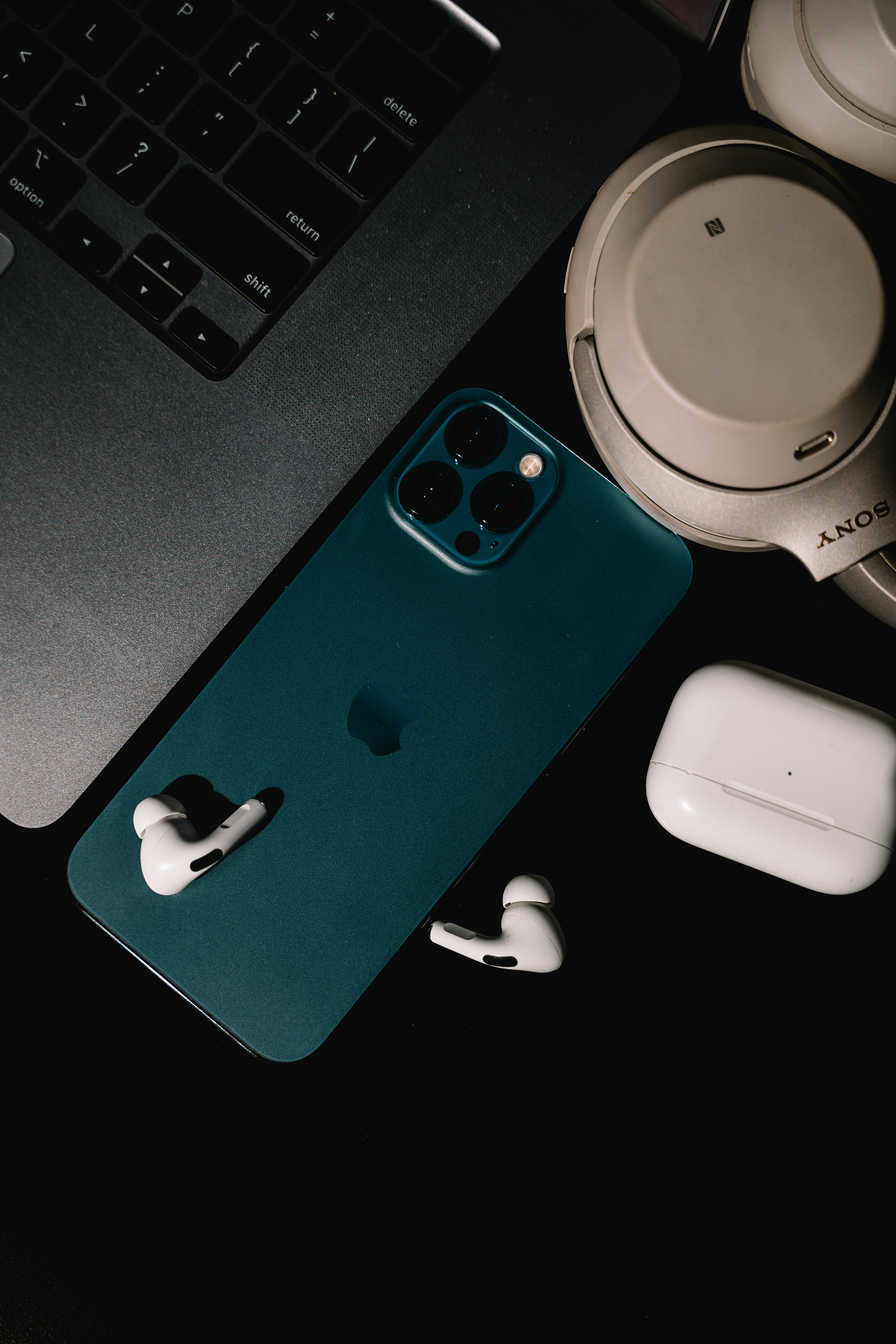 White and black round device photo – Free Macbook pro Image on Unsplash