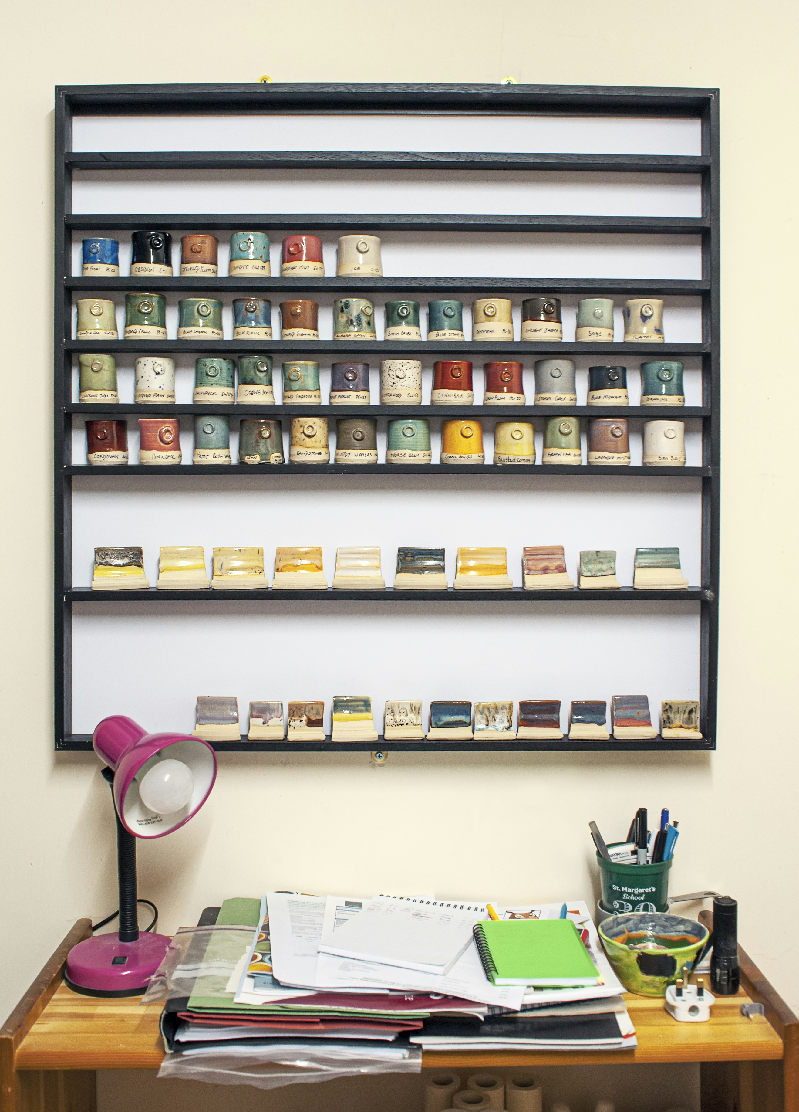 Red and black desk fan on white wooden shelf photo – Free Shelf Image ...