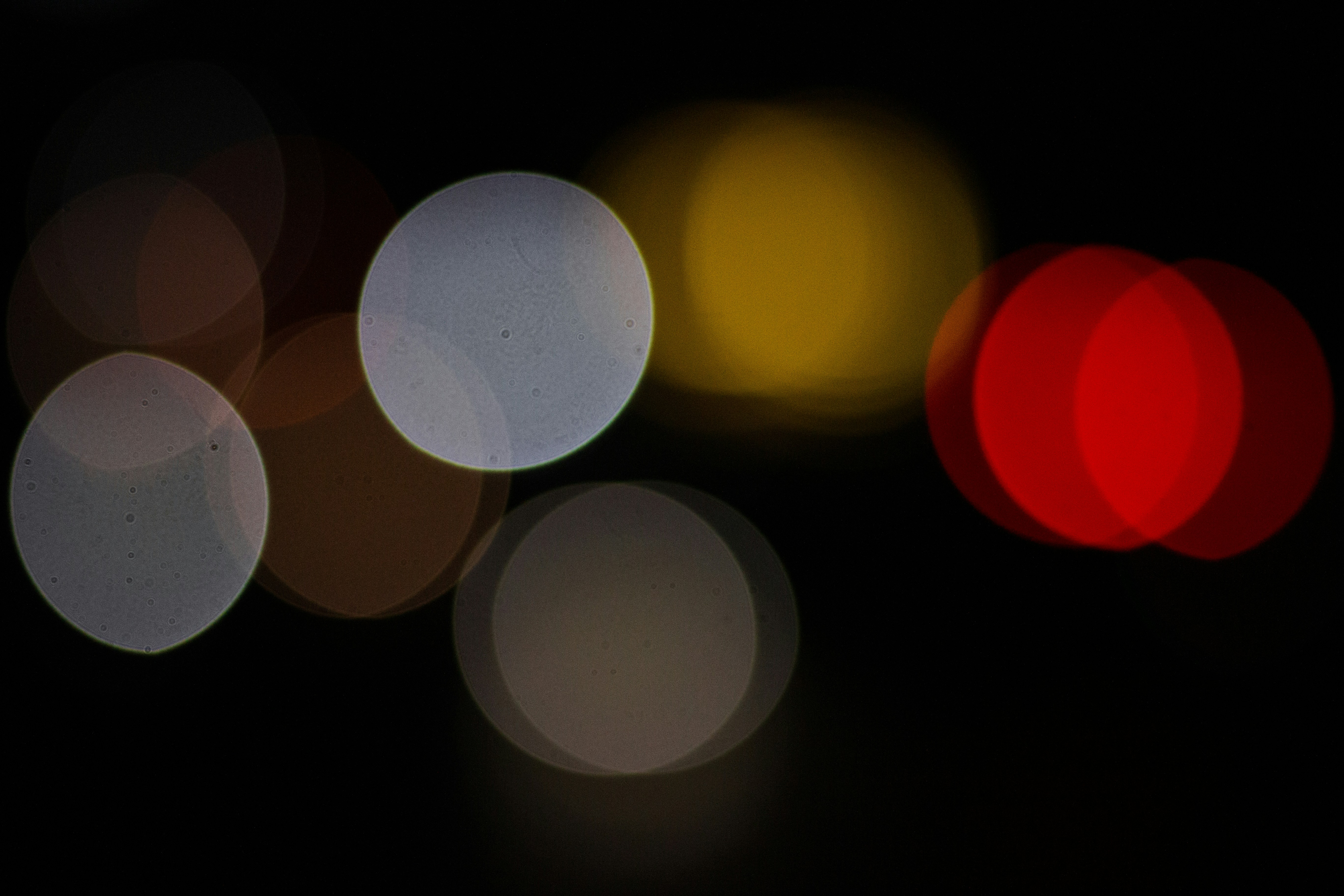Luzes brancas amarelas e vermelhas bokeh foto – Imagem grátis sobre Bokeh na Unsplash