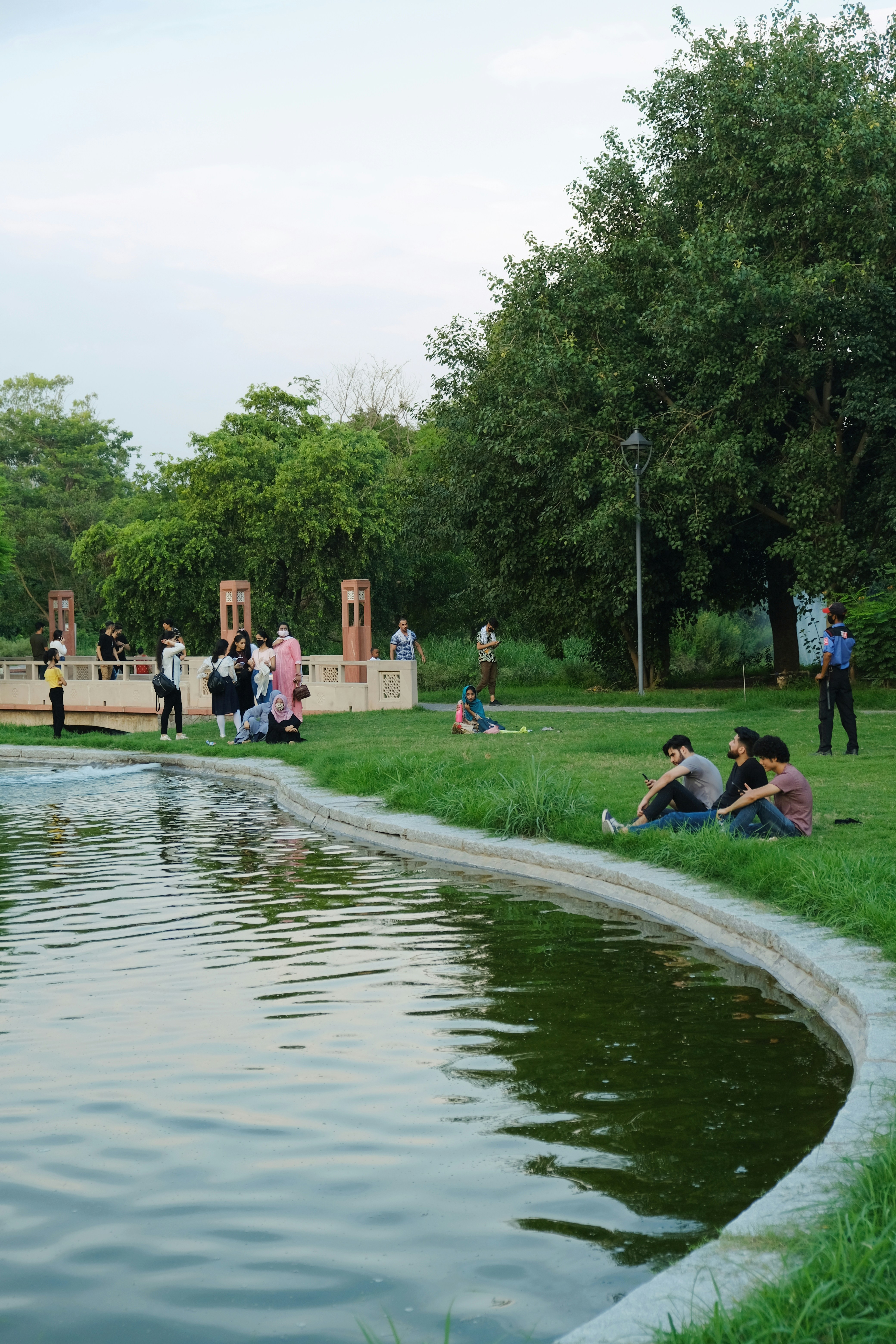 Evening by the Curved Pond: Quiet Park Conversations